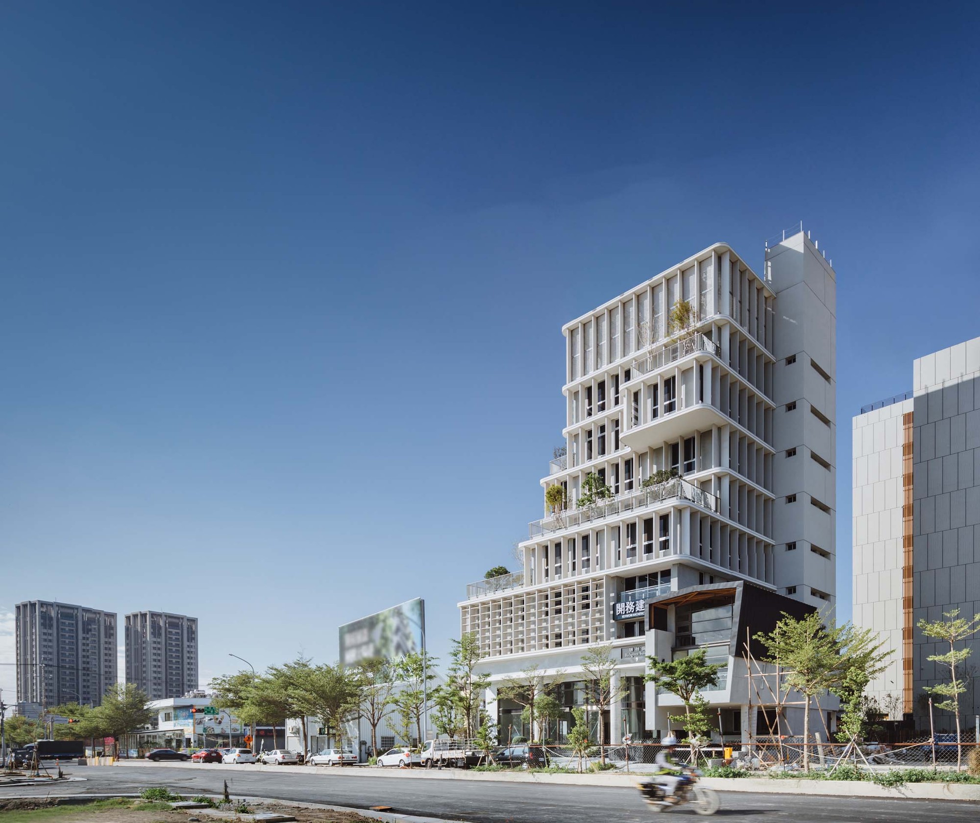 Gallery of Richgreen Building / Keywow Architecture - 11