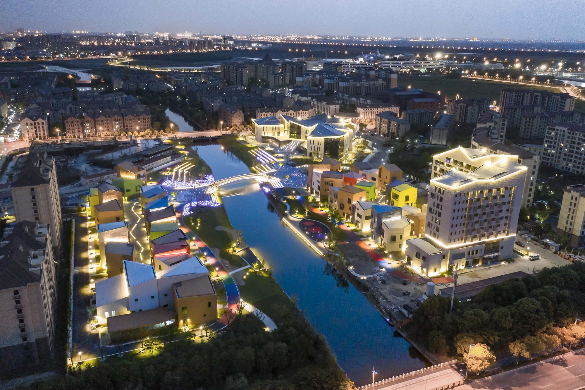 Gallery of LinGang New City Community Shopping Center / Shanghai ZF ...