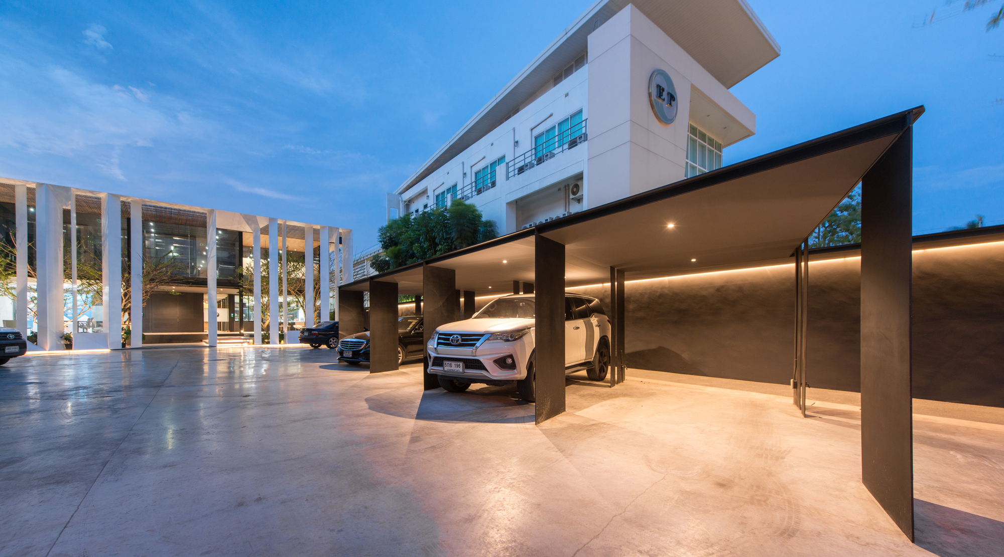 Gallery of Intelligent Building / Octane architect & design - 30