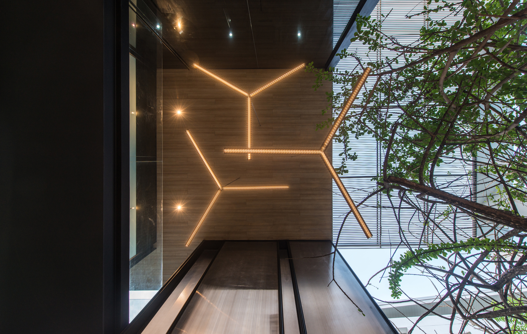 Gallery of Intelligent Building / Octane architect & design - 33