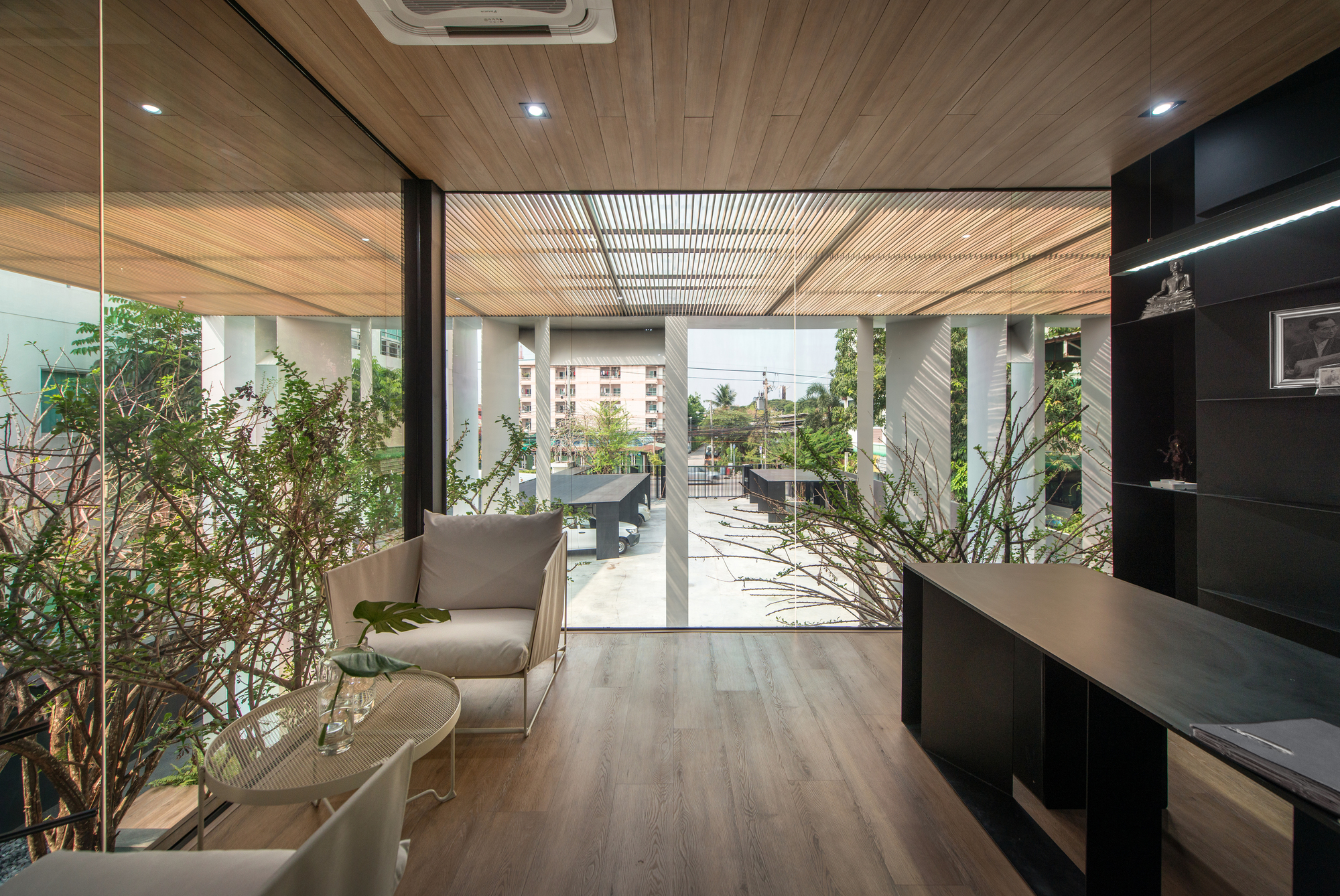 Gallery of Intelligent Building / Octane architect & design - 28