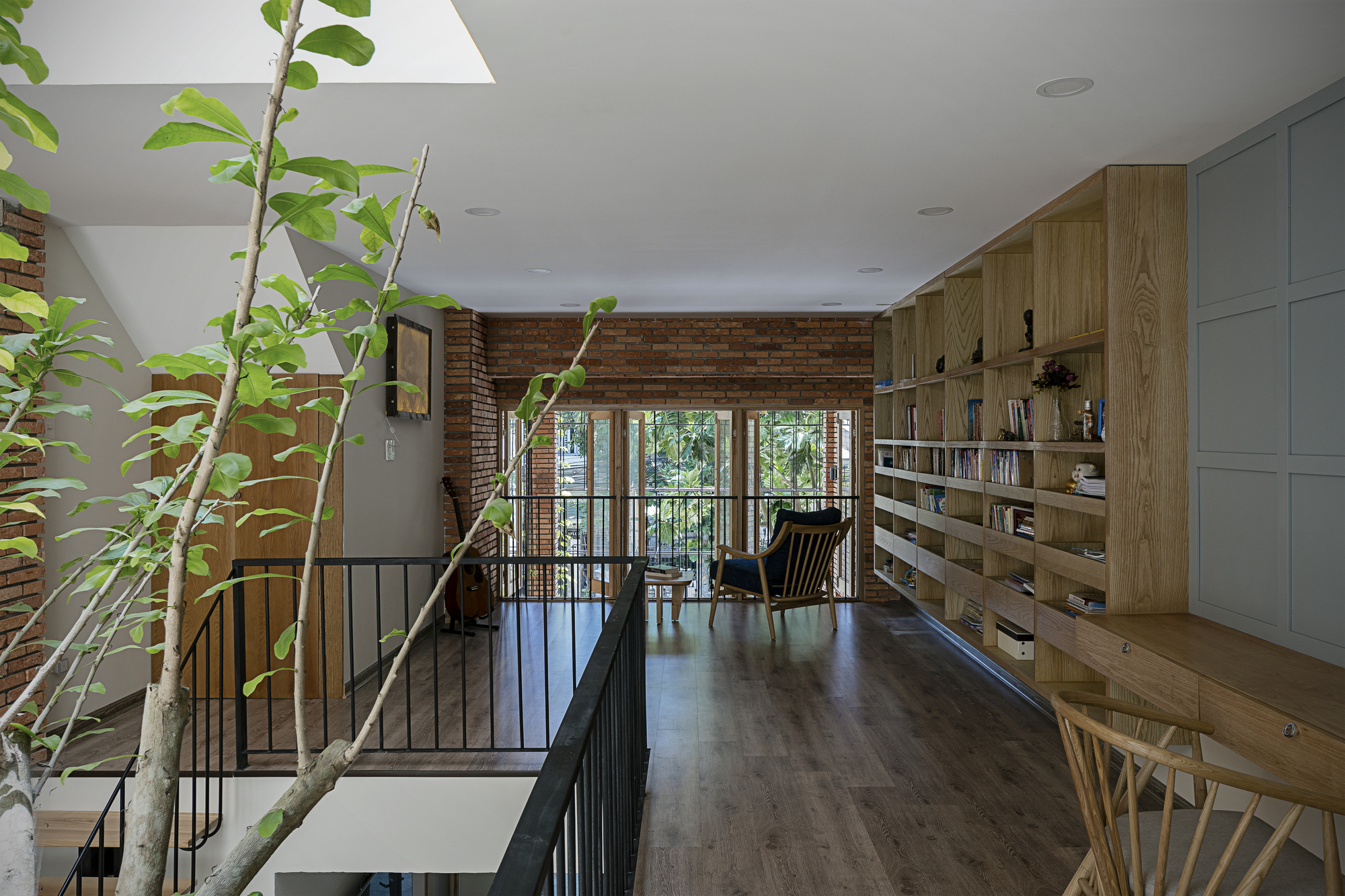 Gallery of DT House / IZ Architects - 16