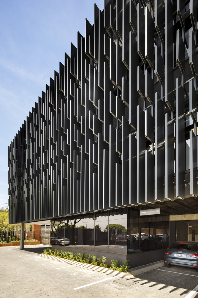 Gallery of 78 Corlett Drive Building / Daffonchio Architects - 4