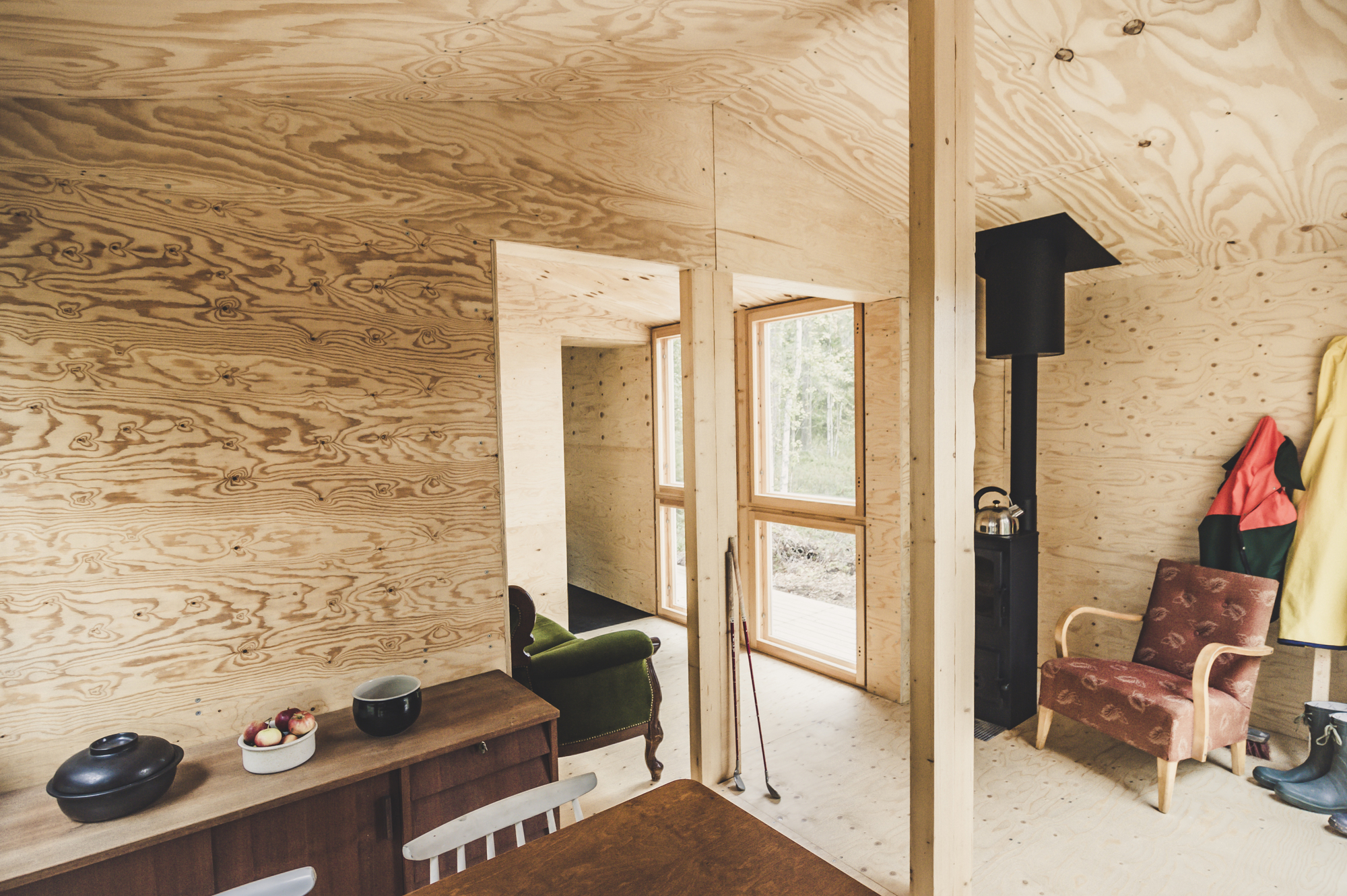 Gallery of Small but Fine Cabin / studio politaire - 6