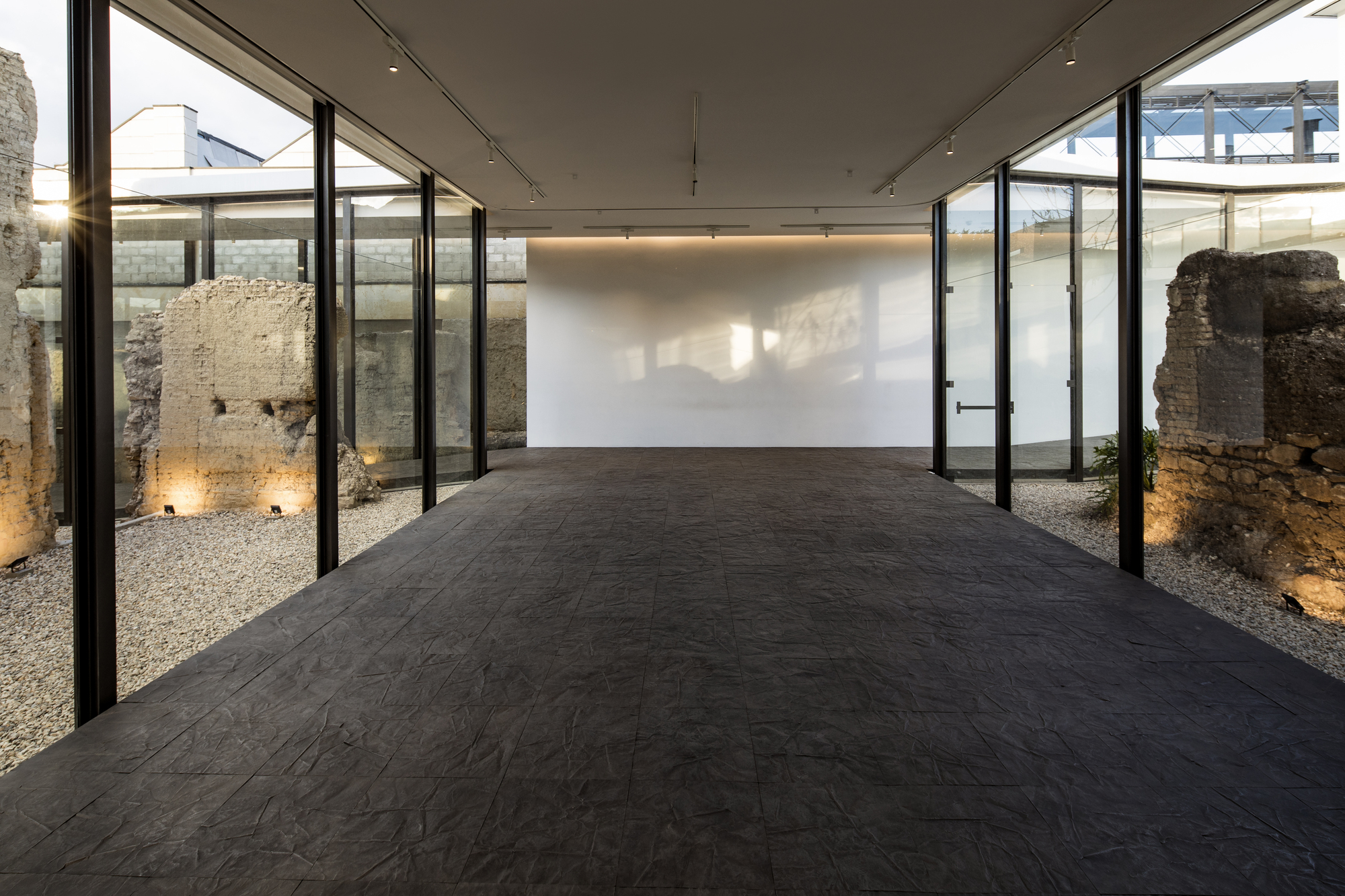 Gallery of Fragments – Counter Monument / Granada Garcés Arquitectos - 17