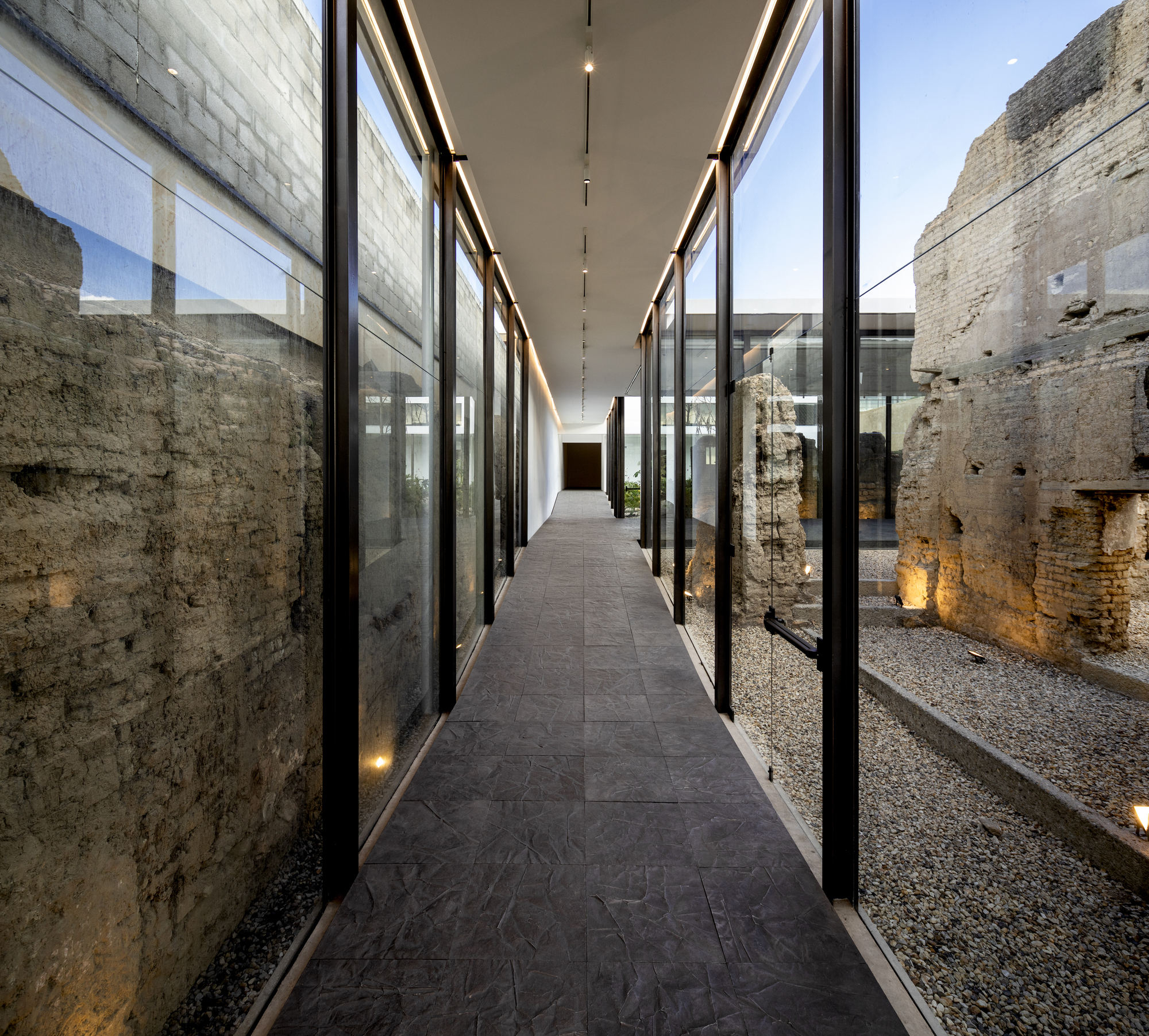 Gallery of Fragments – Counter Monument / Granada Garcés Arquitectos - 16