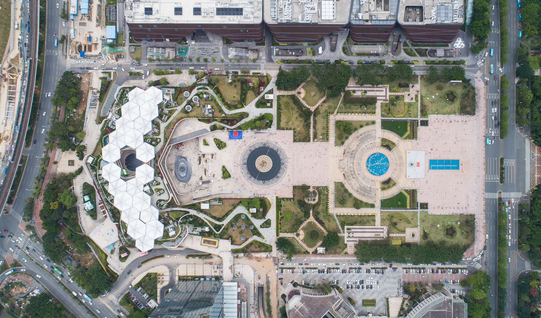 Gallery of Longcheng Plaza Wankeli Roof Sunshade Design / Ingame - 13