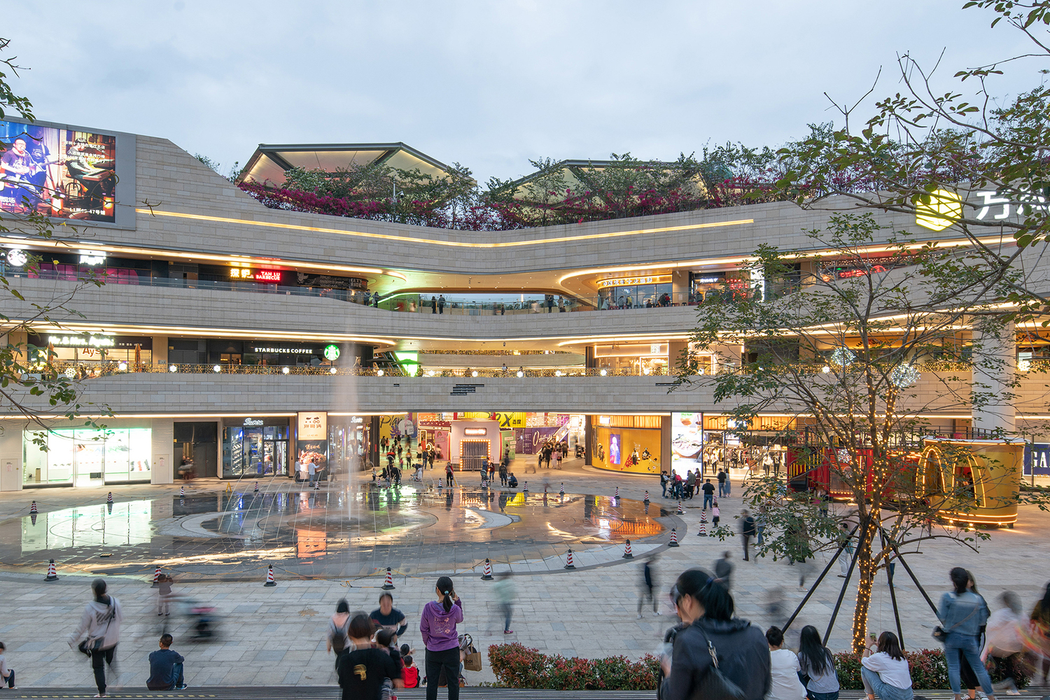 Gallery of Longcheng Plaza Wankeli Roof Sunshade Design / Ingame - 11