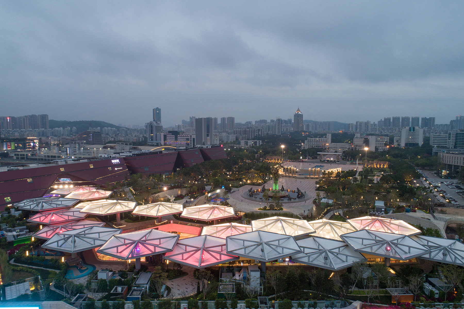 Gallery of Longcheng Plaza Wankeli Roof Sunshade Design / Ingame - 12