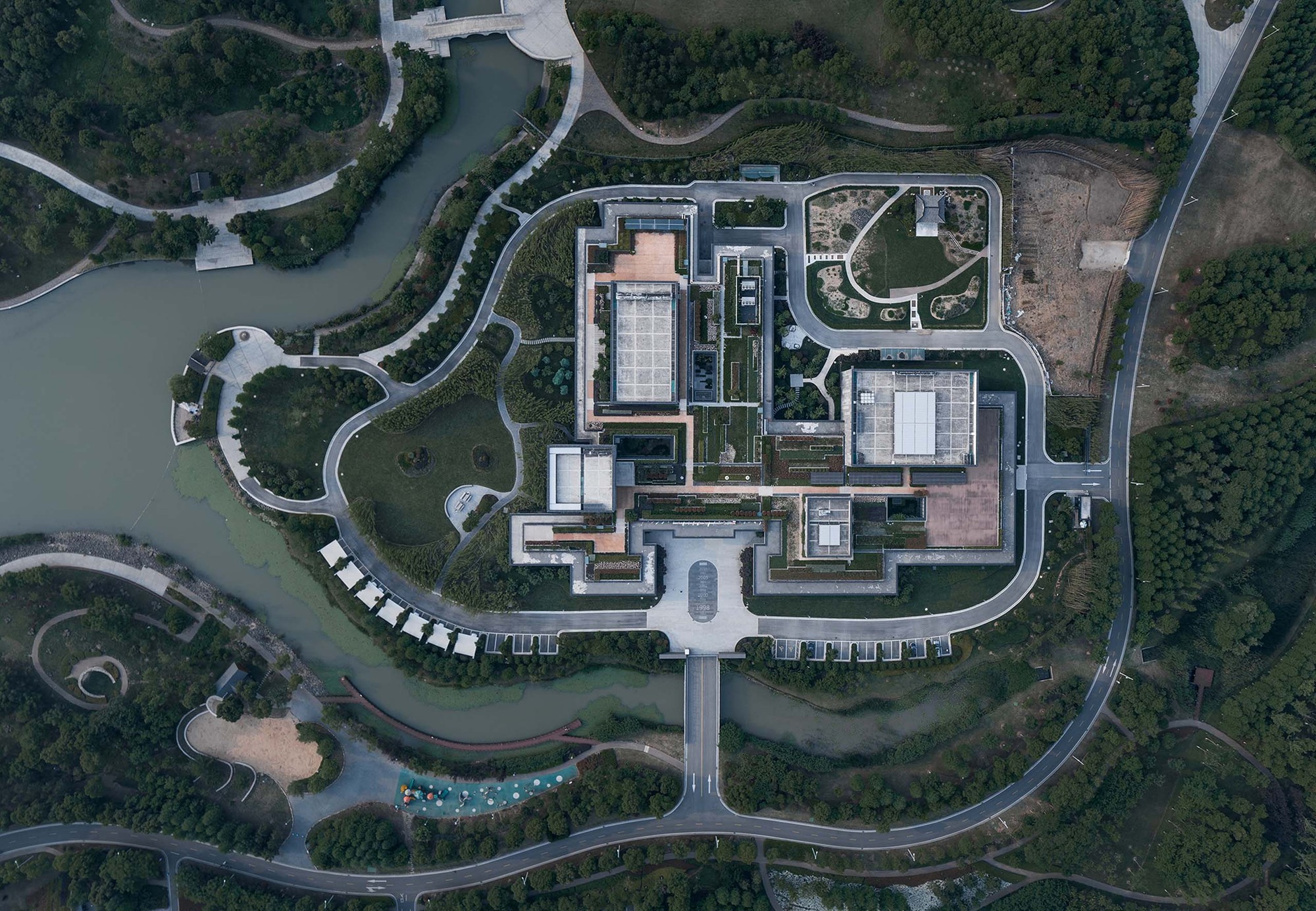 Gallery of Cyrus Tang Foundation Center / UAD - 11