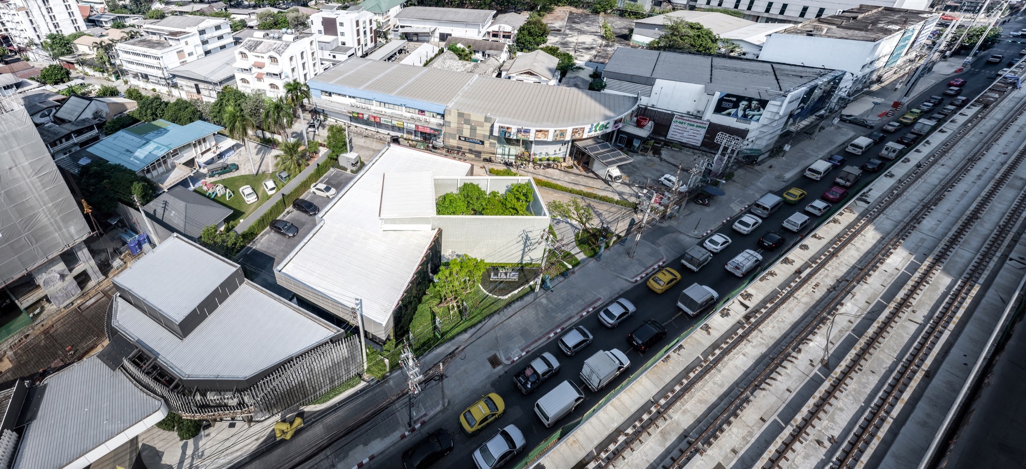 Gallery of The Glass Fortress / Archismith Architects - 27