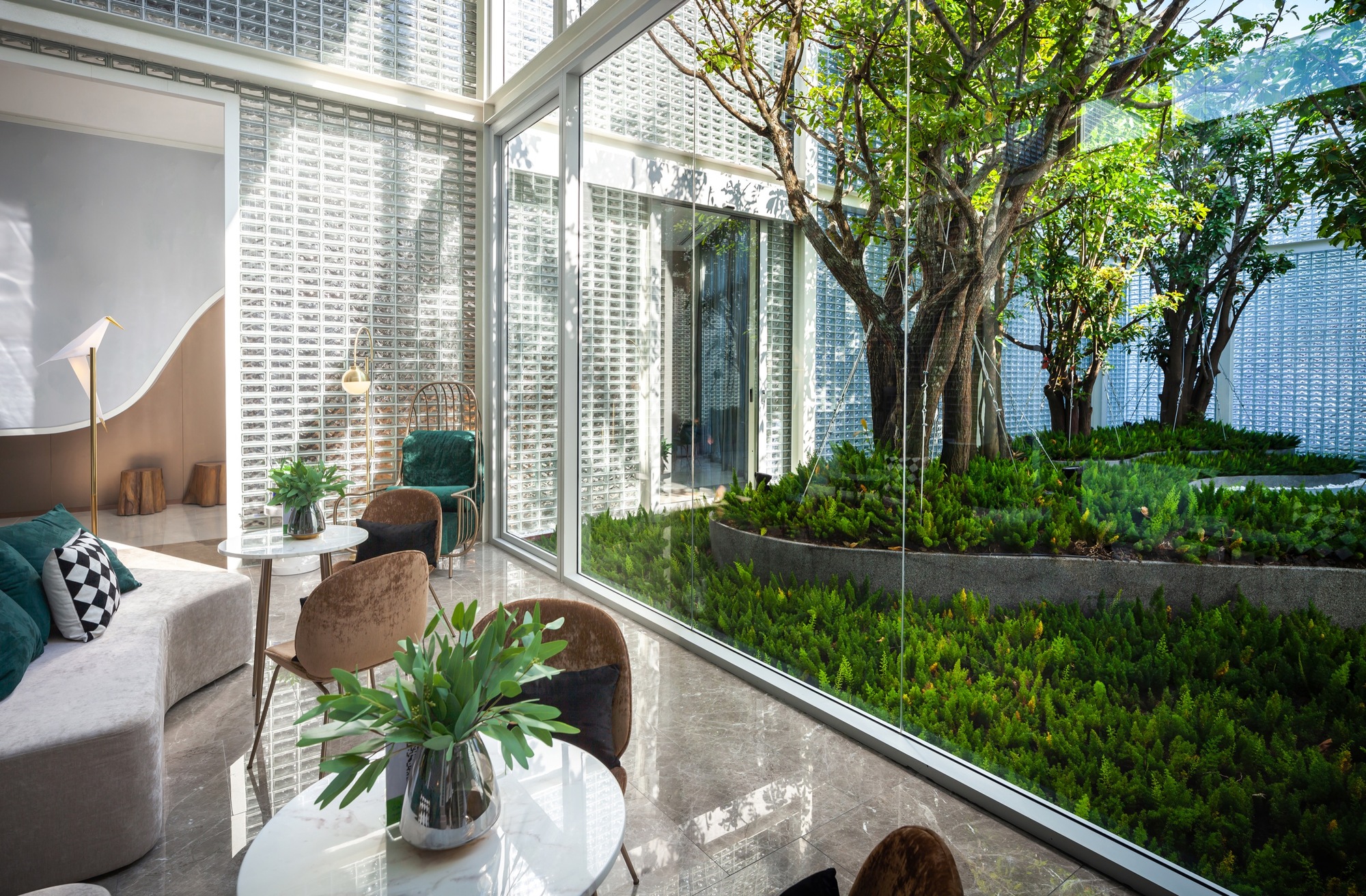 Gallery of The Glass Fortress / Archismith Architects - 34