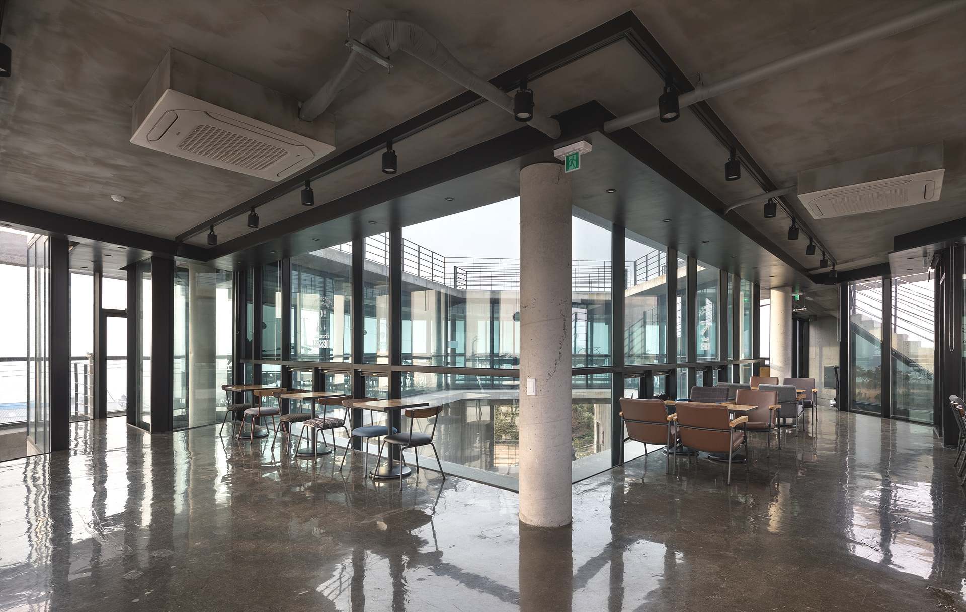 Gallery of Pentagon Commercial Building / On Architects Inc. - 21