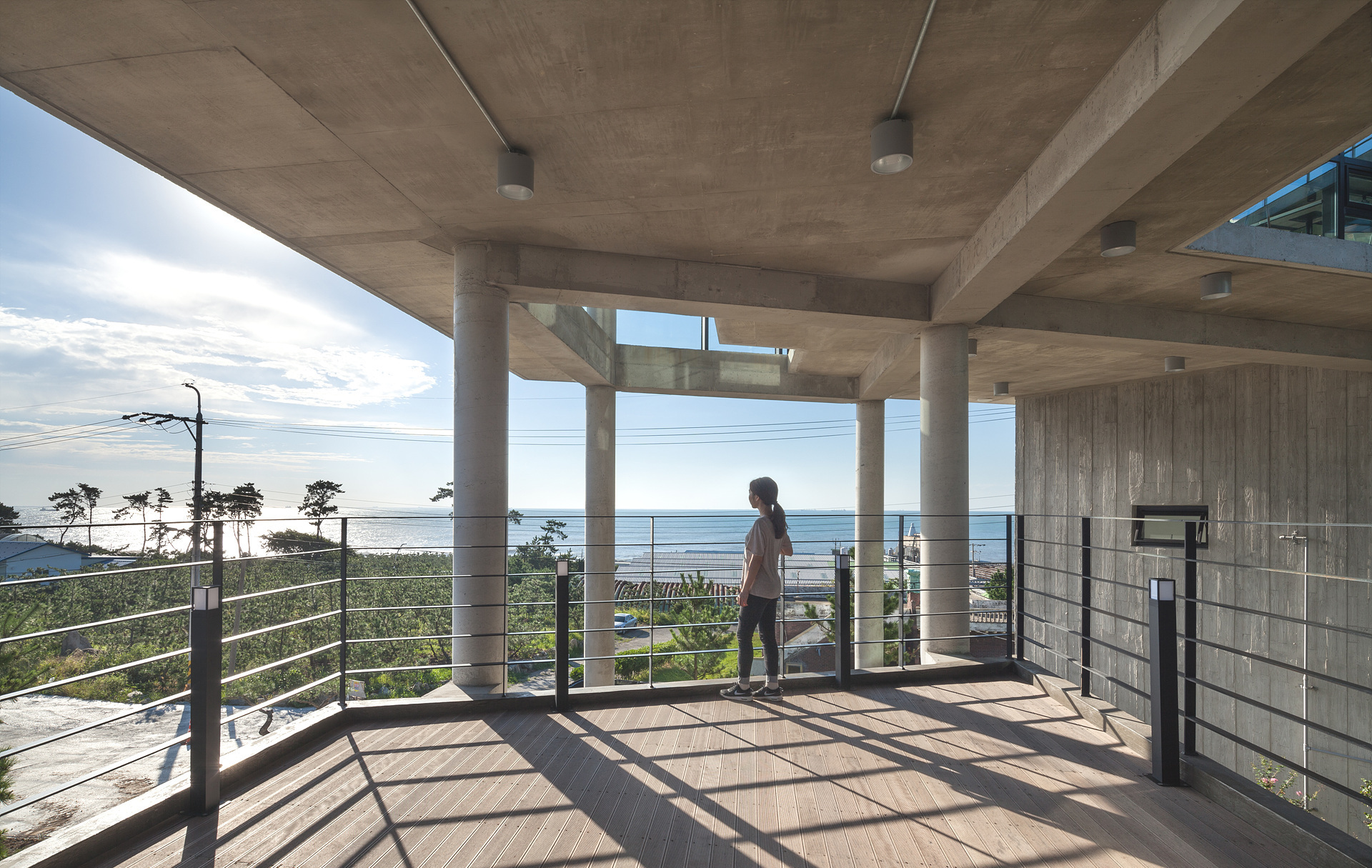 Gallery of Pentagon Commercial Building / On Architects Inc. - 17