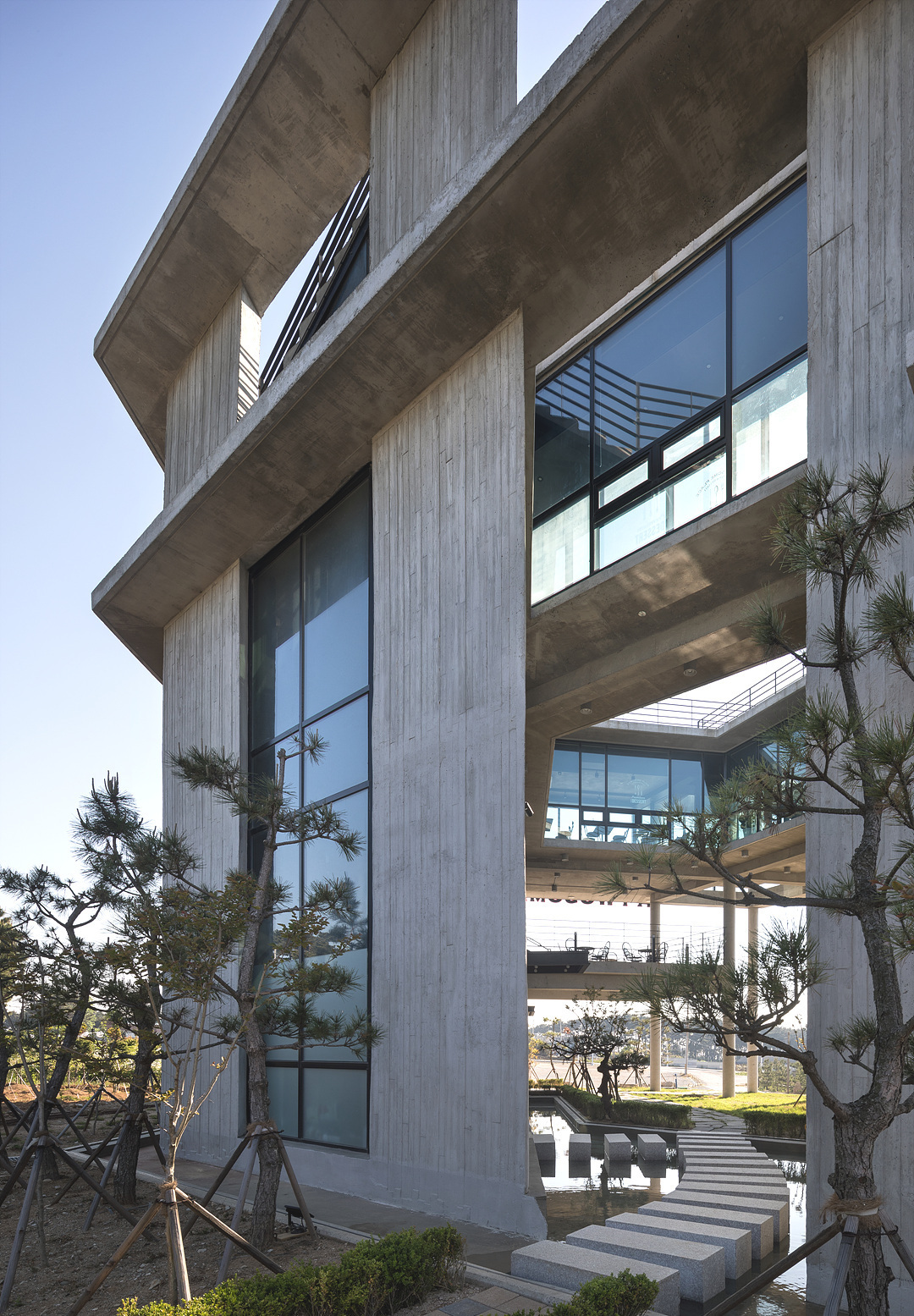 Gallery of Pentagon Commercial Building / On Architects Inc. - 24