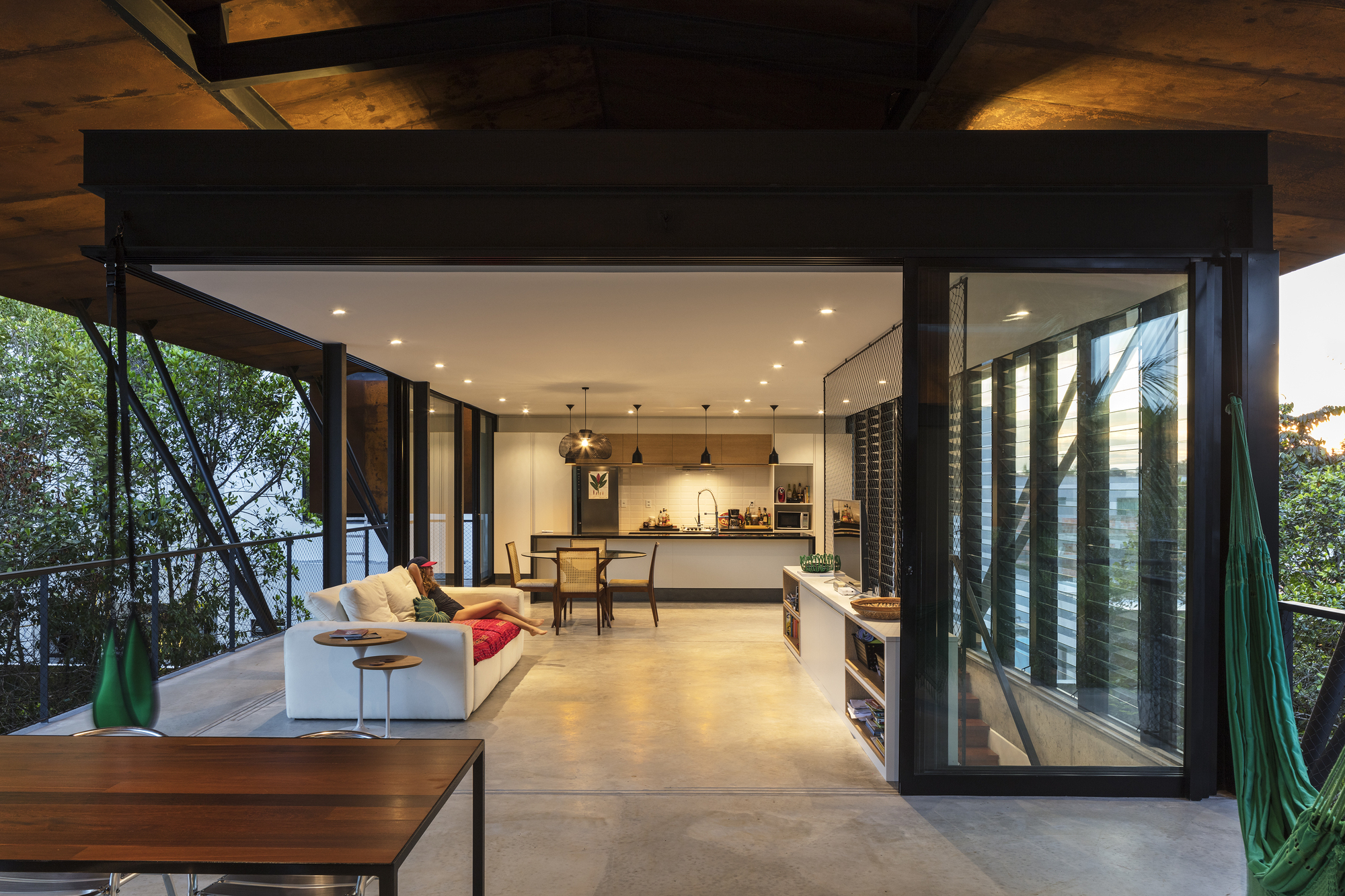 Gallery of Campinarana House / Laurent Troost Architectures - 20