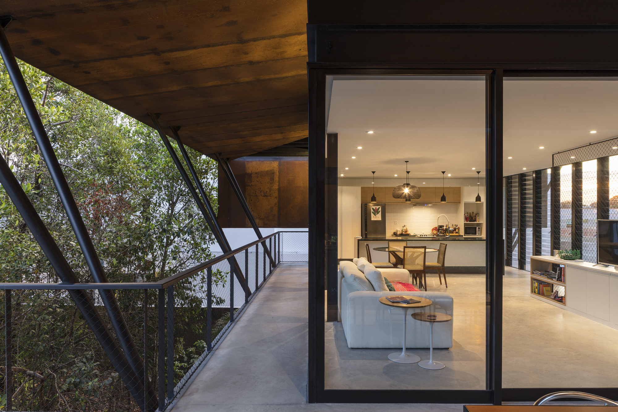 Gallery of Campinarana House / Laurent Troost Architectures - 19