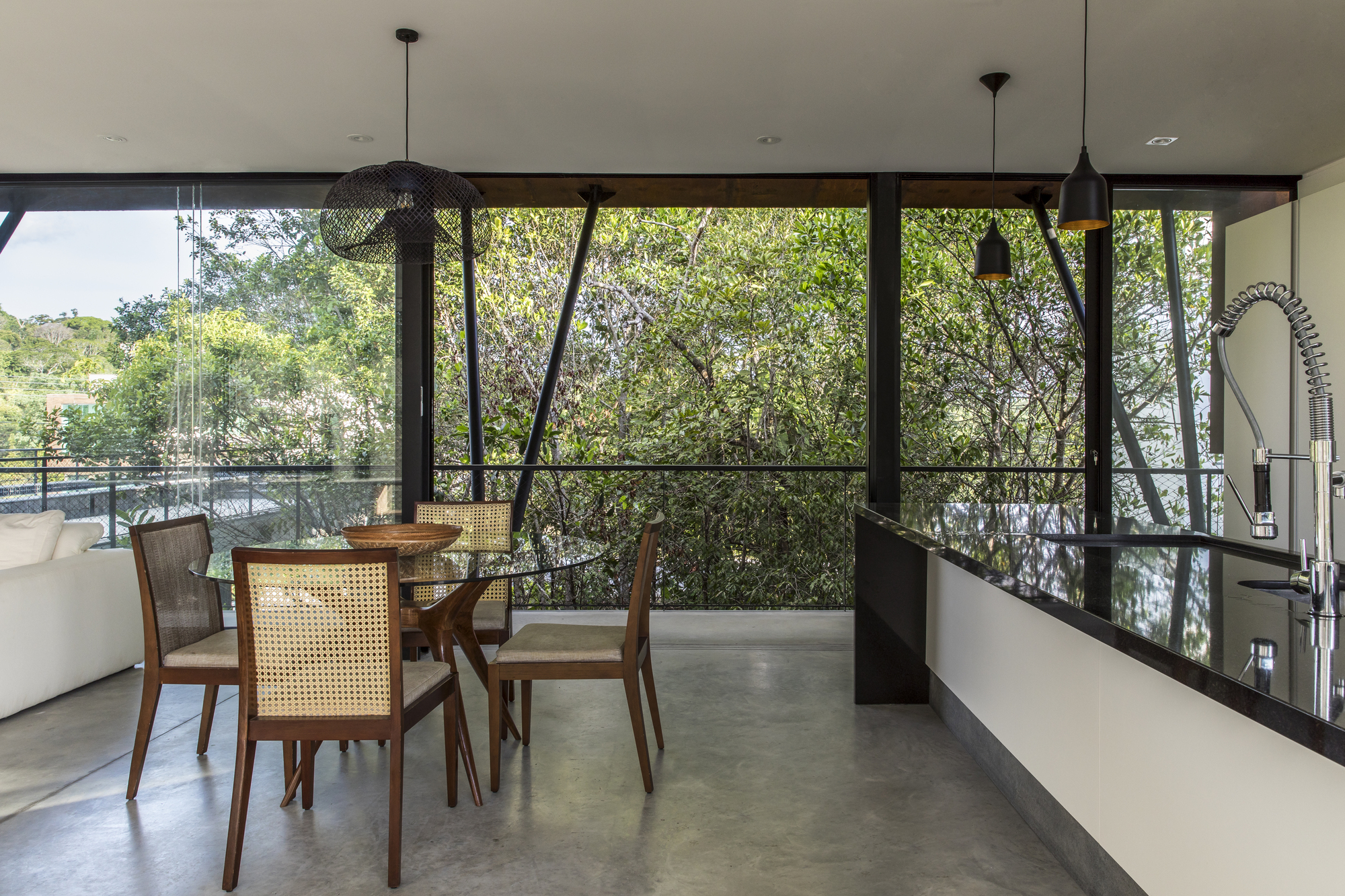 Gallery of Campinarana House / Laurent Troost Architectures - 12