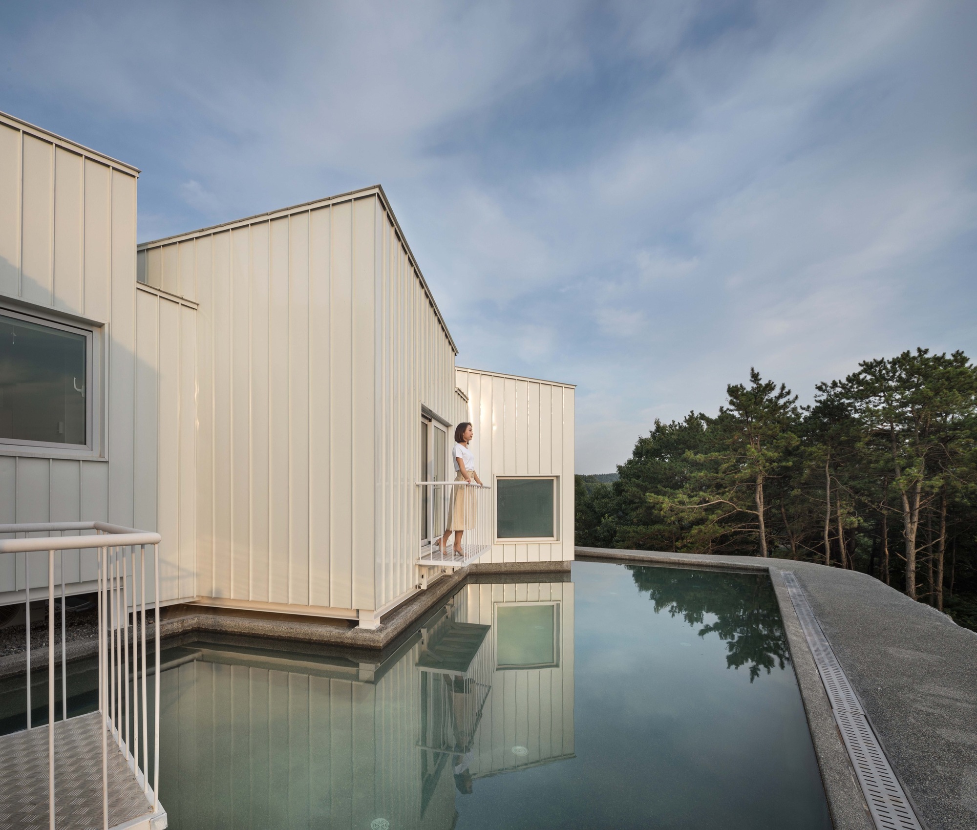 Gallery of Floating Cubes / YounghanChung Architects - 11