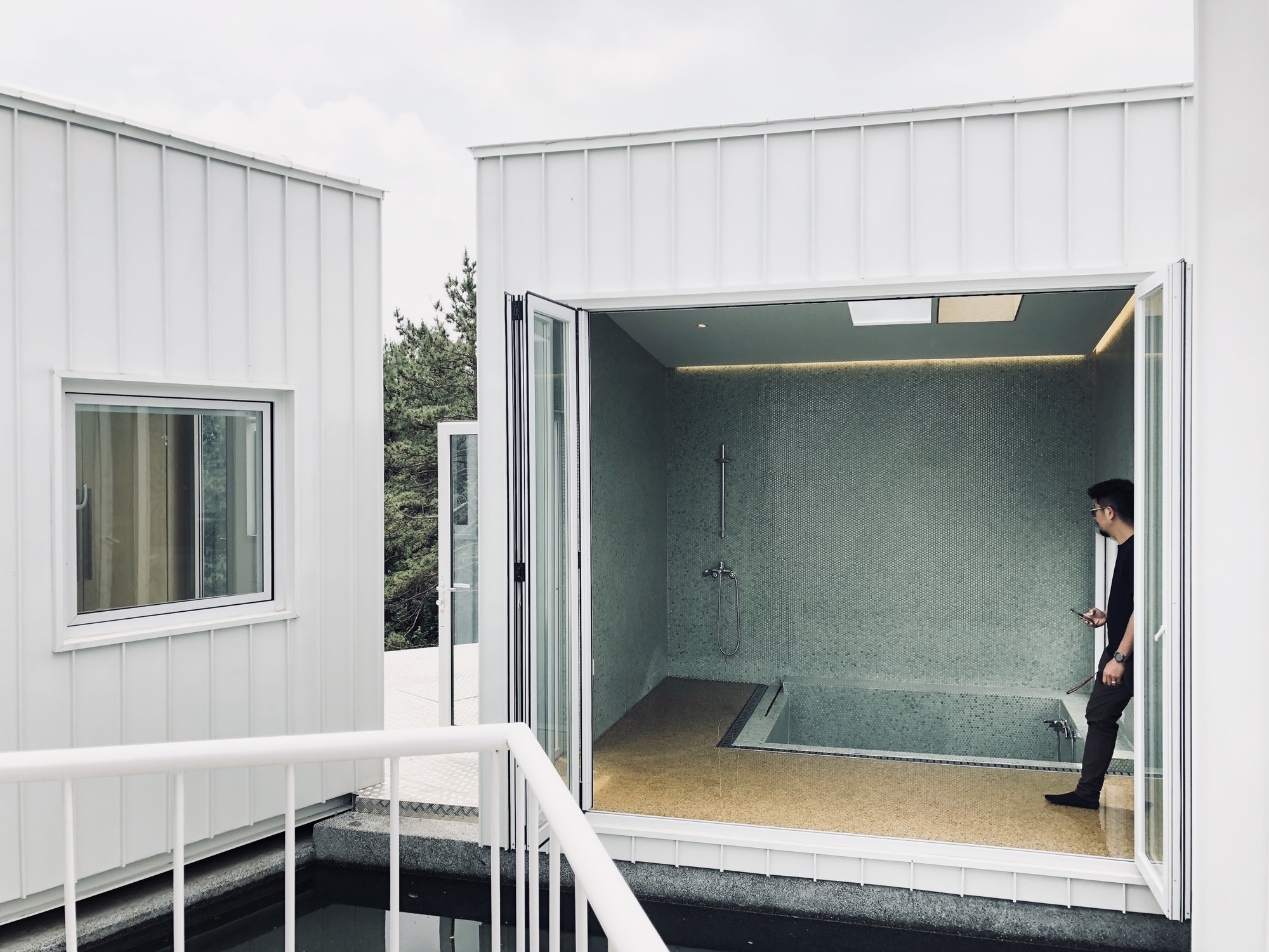 Gallery of Floating Cubes / YounghanChung Architects - 9