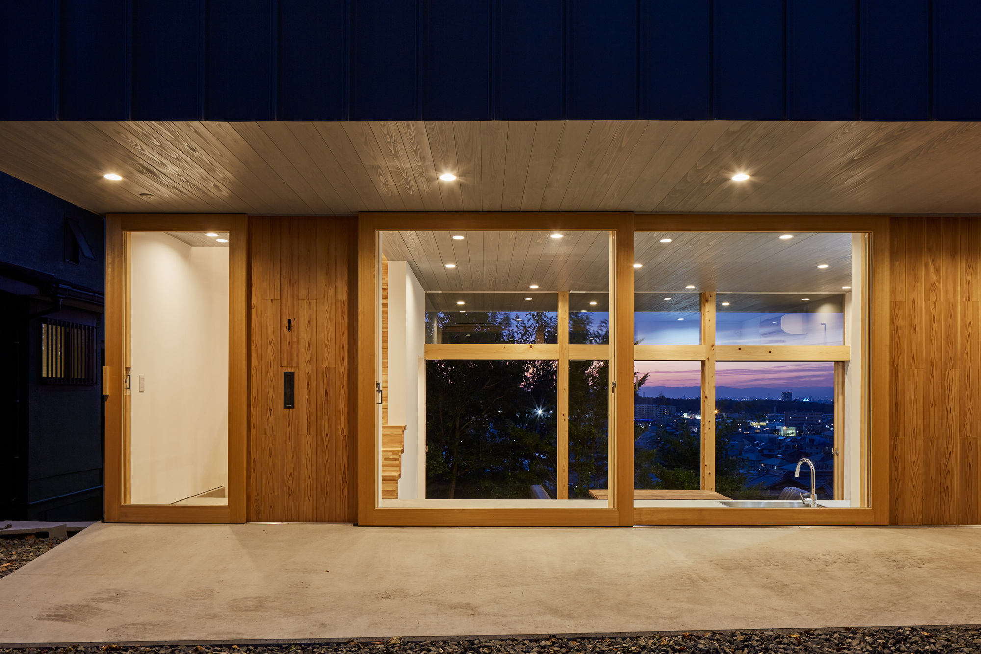 Gallery of Three Tiered Platforms House / ihrmk - 12