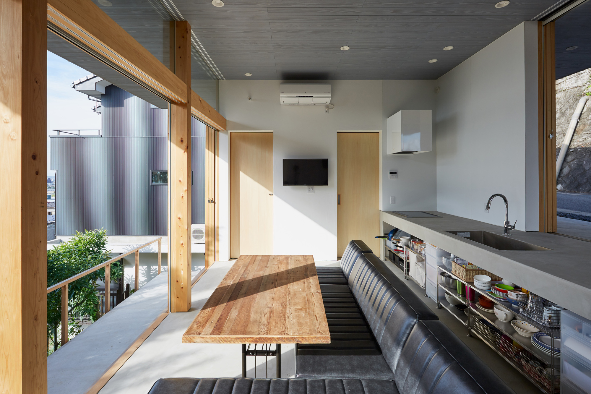 Gallery of Three Tiered Platforms House / ihrmk - 40