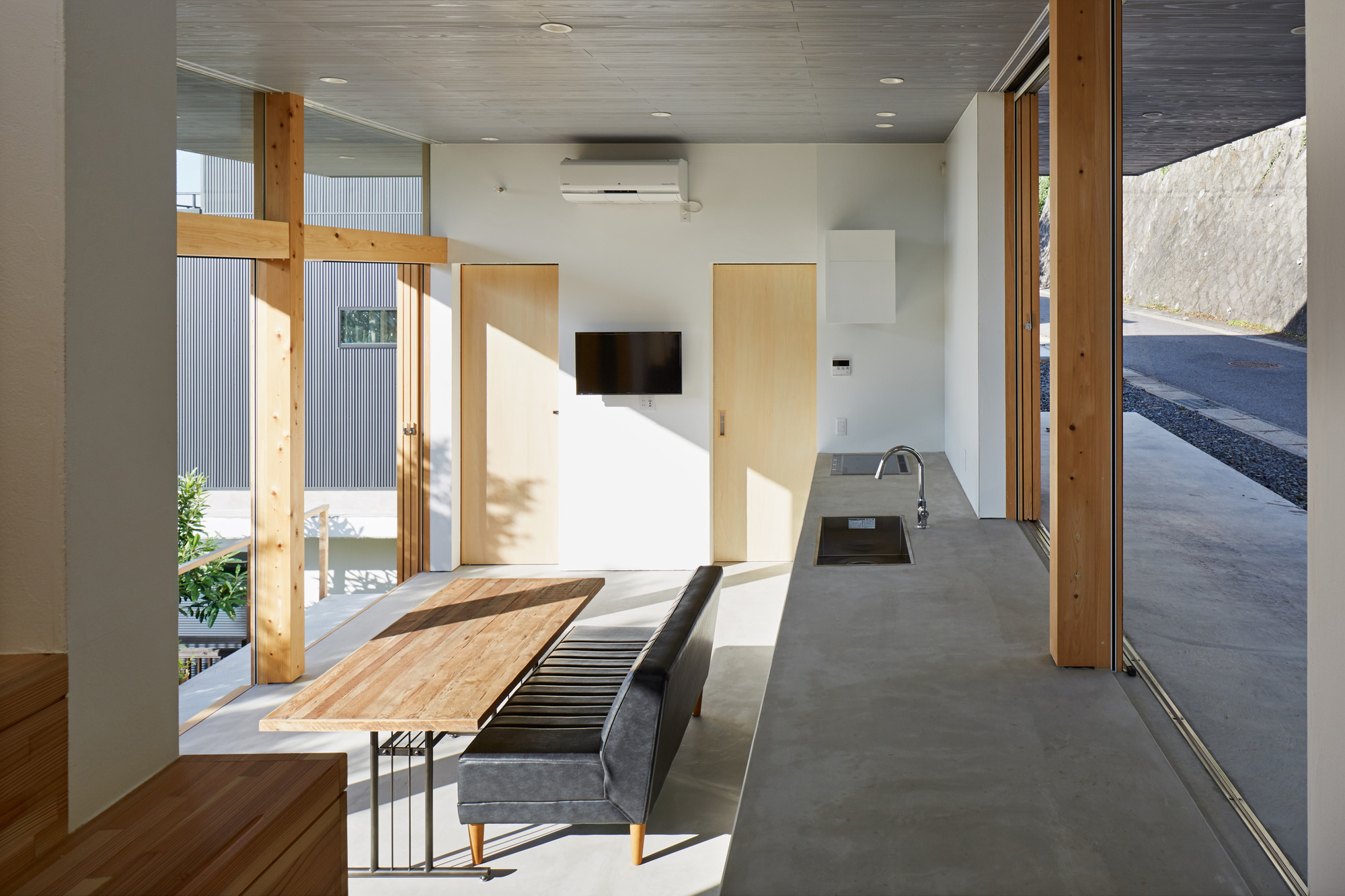 Gallery of Three Tiered Platforms House / ihrmk - 3