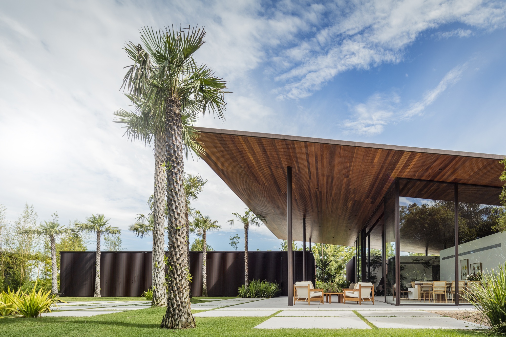 RL House / Jacobsen Arquitetura | ArchDaily