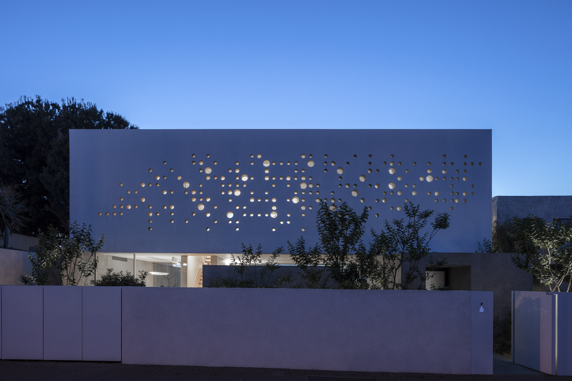 Gallery of Round Edge House / Anderman Architects - 22