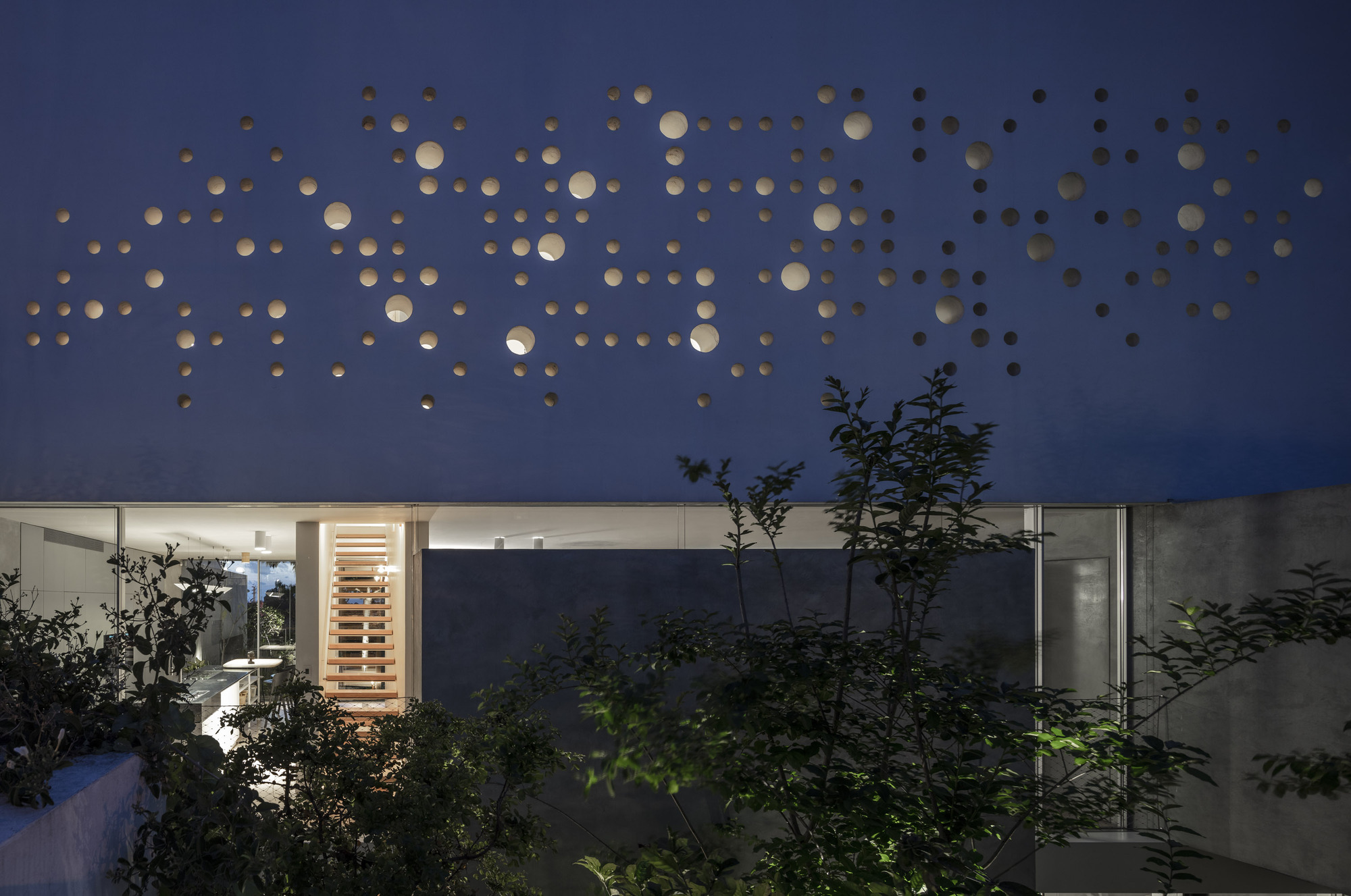 Gallery of Round Edge House / Anderman Architects - 18