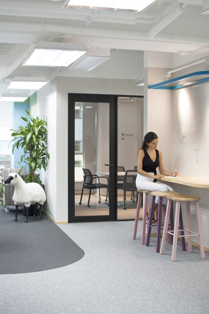 Gallery of Layered Frames Workplace / Bean Buro - 1