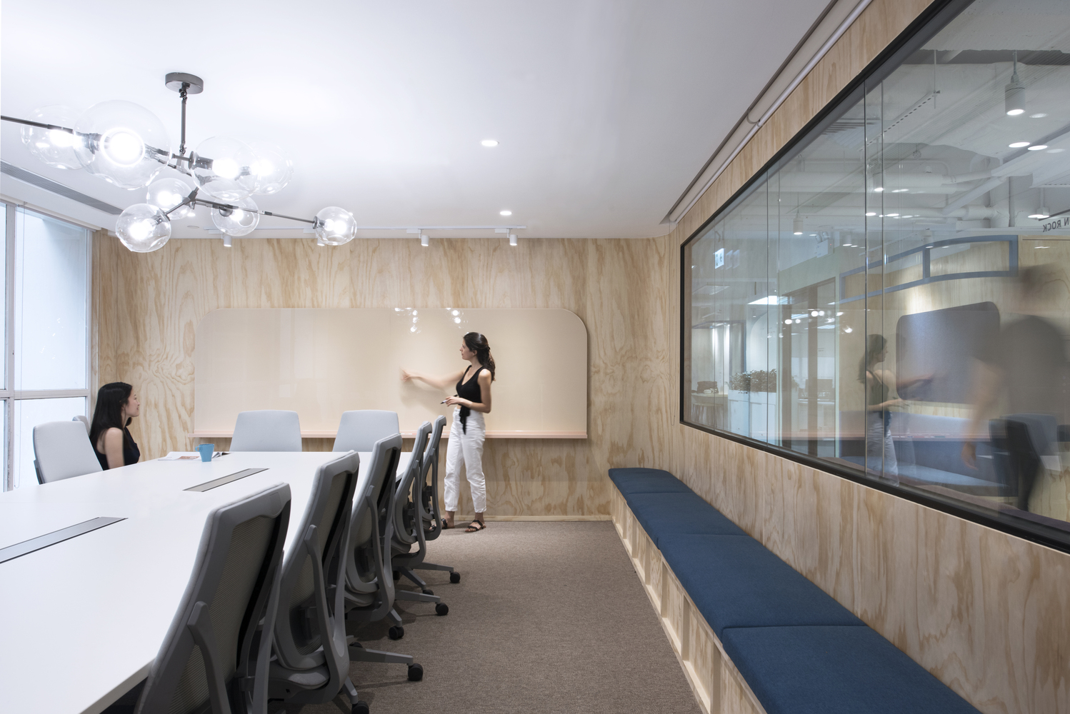 Gallery of Layered Frames Workplace / Bean Buro - 6