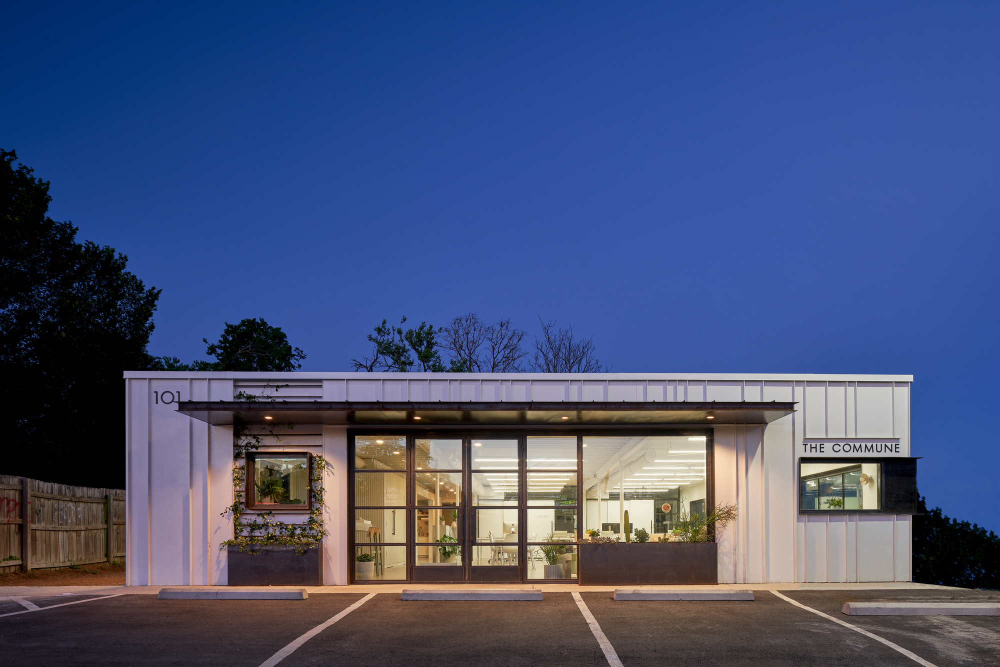 Gallery of The Commune Collaborative Workspace / Hunt Architecture - 19