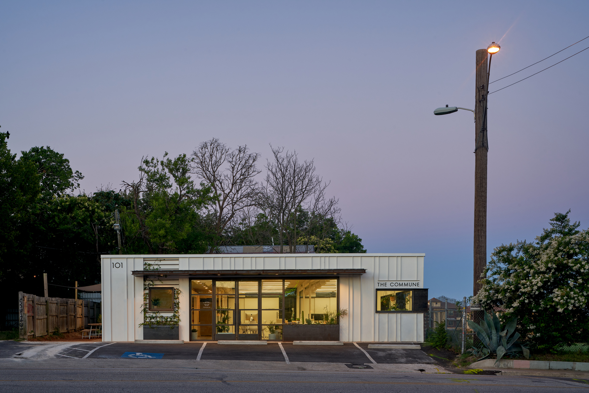 Gallery of The Commune Collaborative Workspace / Hunt Architecture - 17