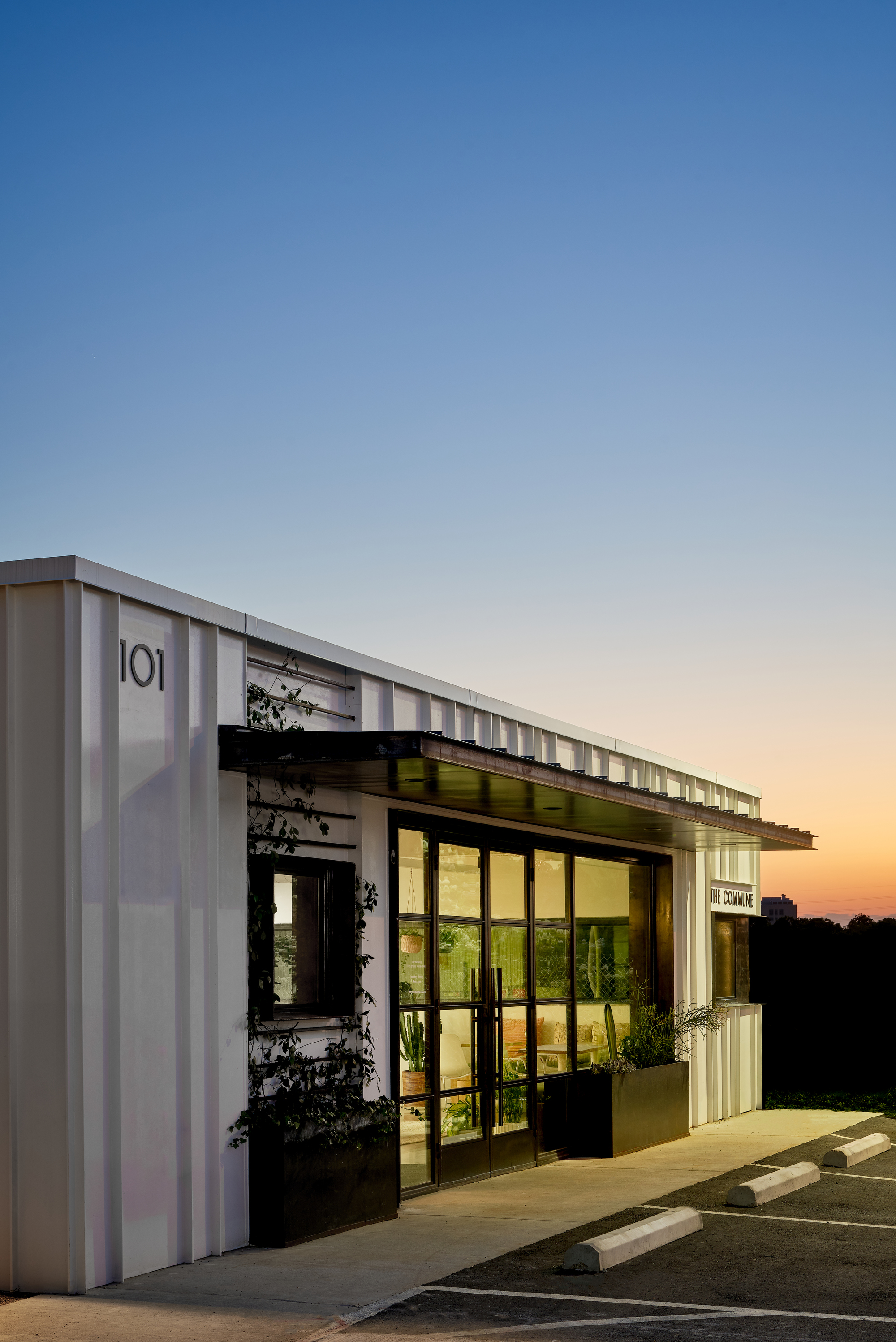 Gallery of The Commune Collaborative Workspace / Hunt Architecture - 13