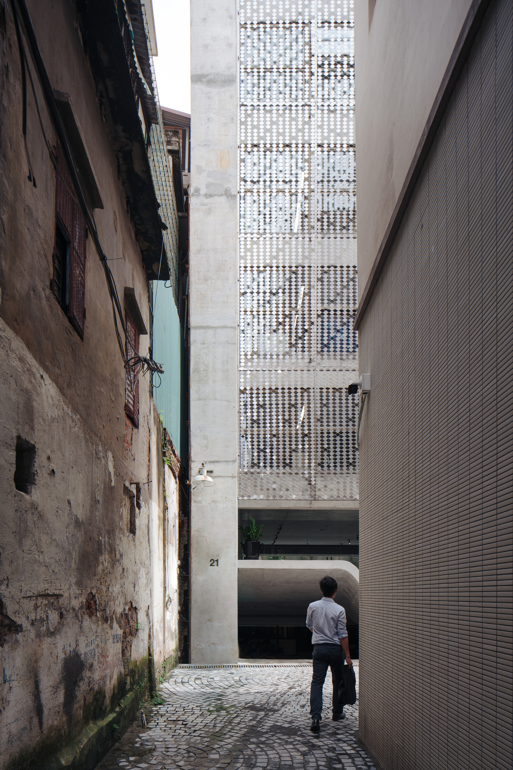 Gallery of The Bridge Office Building / G8A Architecture & Urban ...
