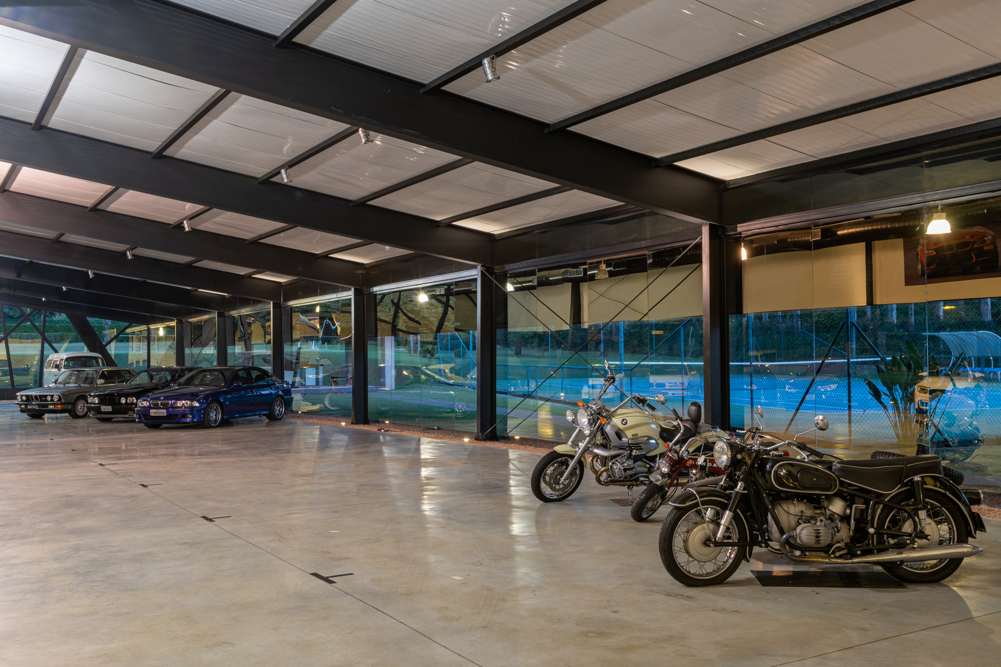 Gallery of Collector's Garage / HAUS Arquitetura e Incorporacao - 16