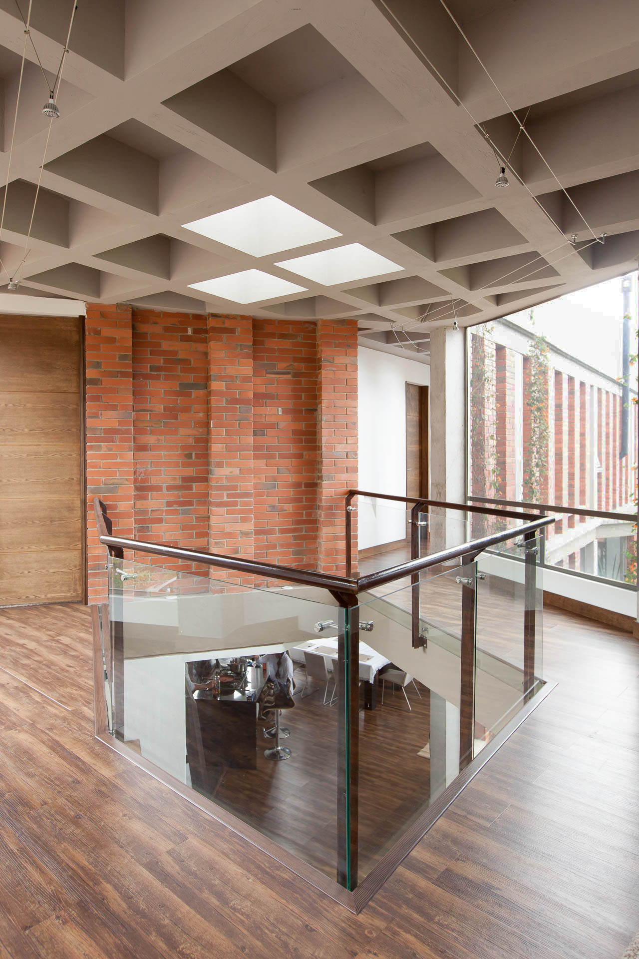 Galería de 11 casas colombianas que usan el ladrillo a la vista - 29