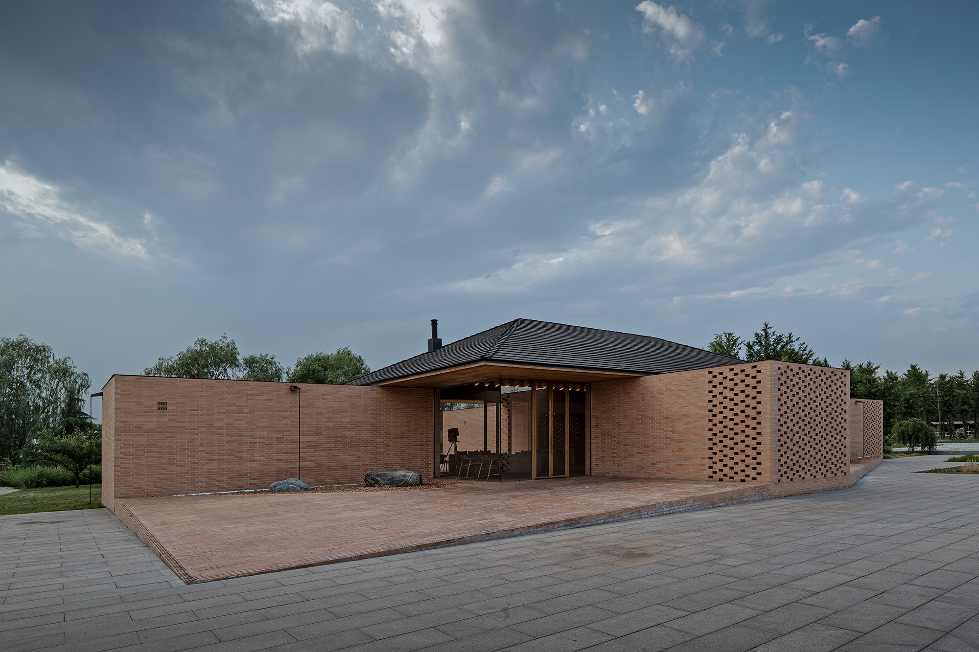 Gallery of Courtyard Villa / ARCHSTUDIO - 25