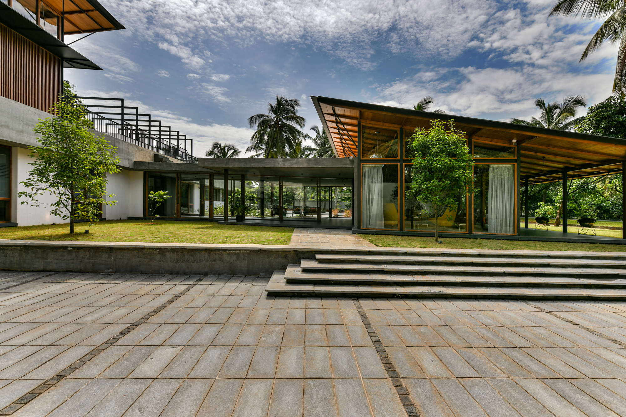 Gallery of The Skew House / Thought Parallels - 13