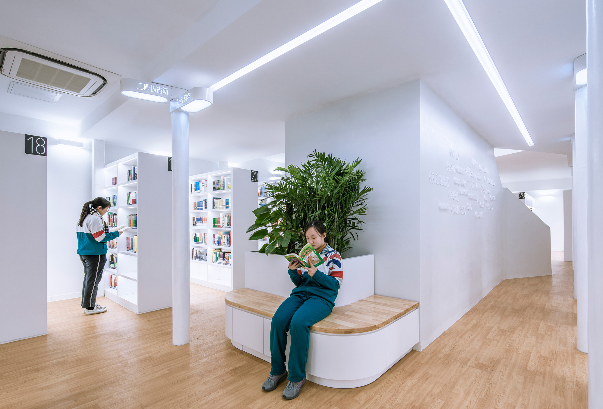 Gallery of Jingshan School Library Renovation / Hui-Yin Design ...