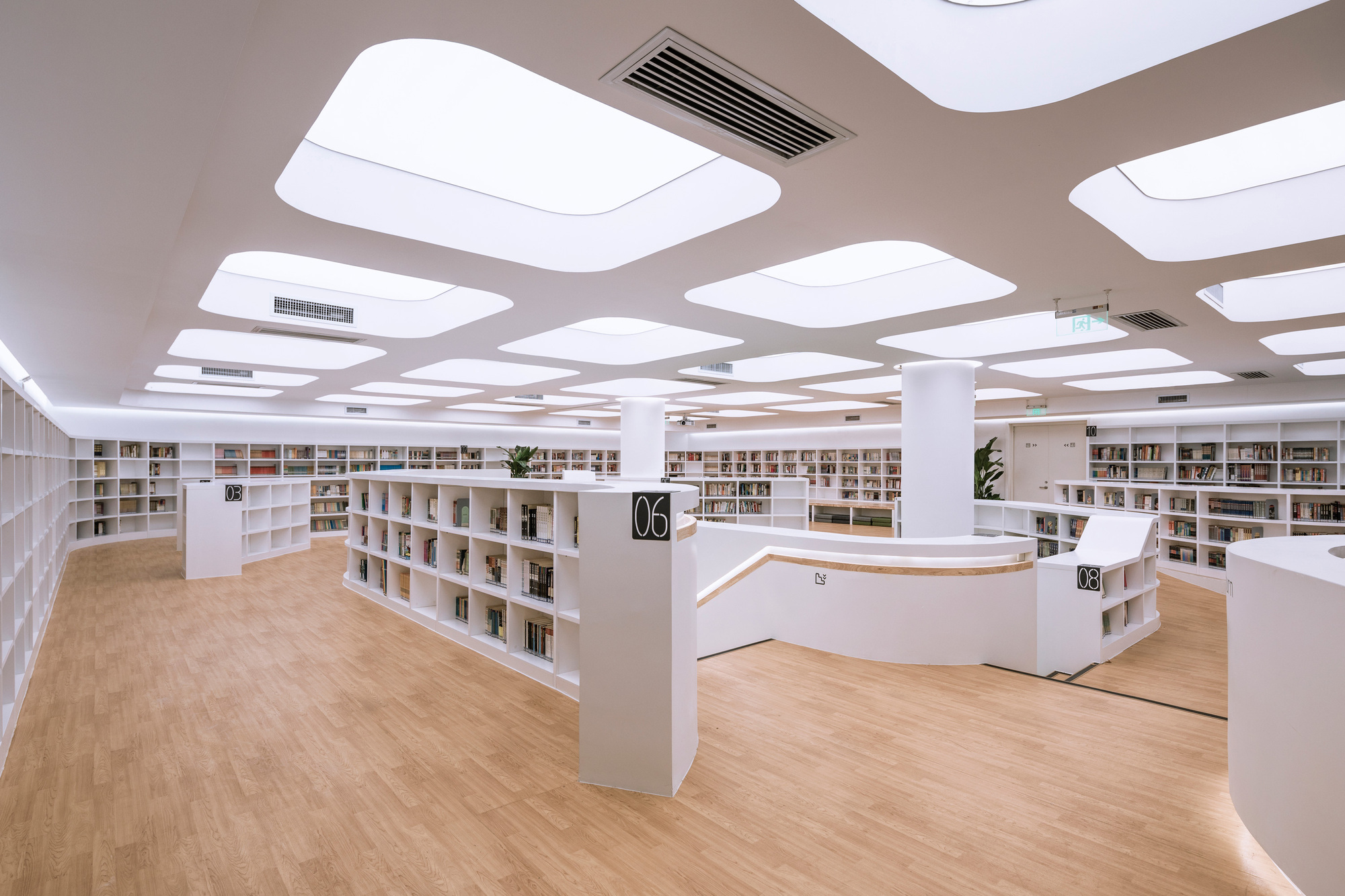 Gallery of Jingshan School Library Renovation / Hui-Yin Design ...
