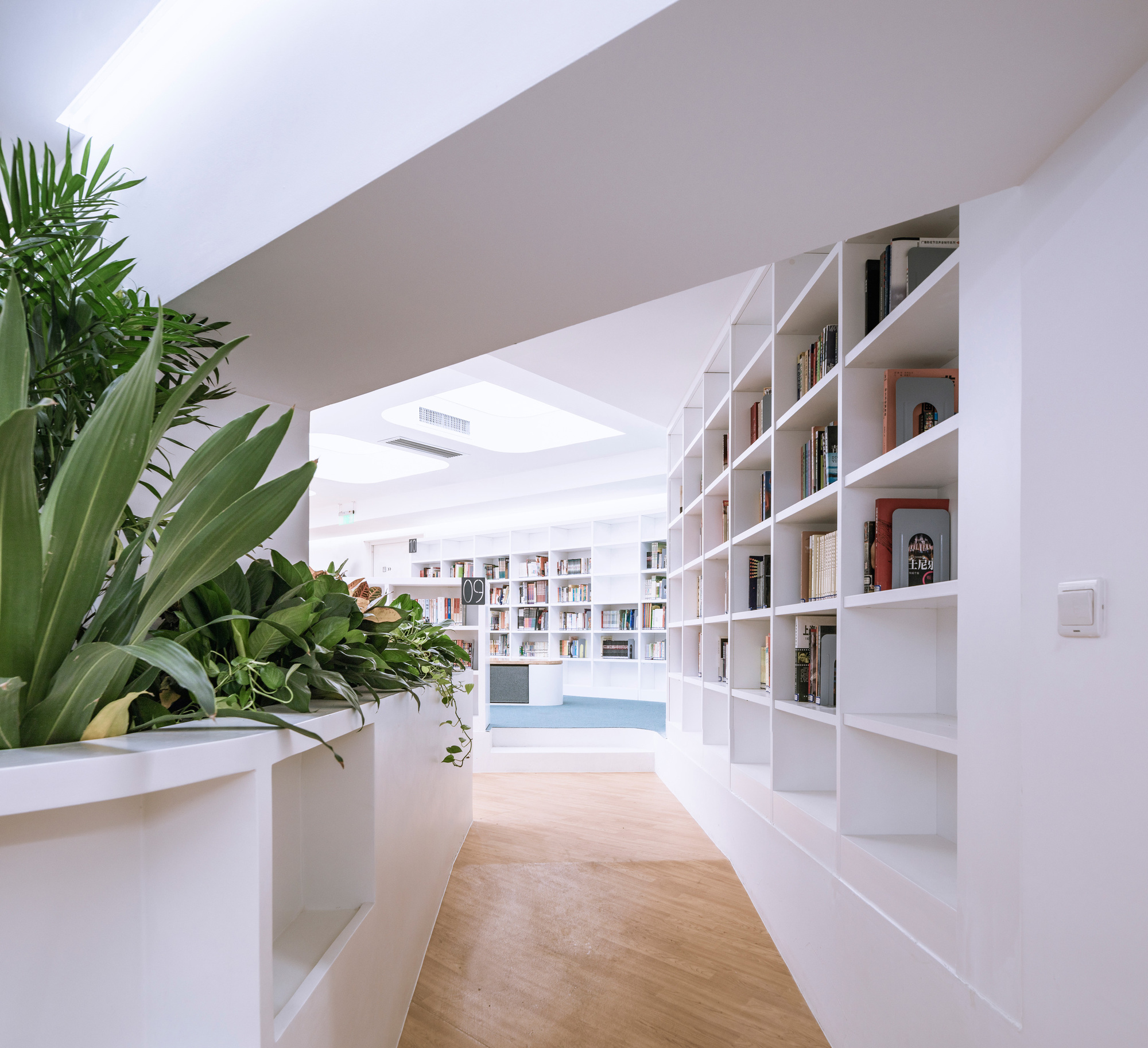 Gallery of Jingshan School Library Renovation / Hui-Yin Design ...