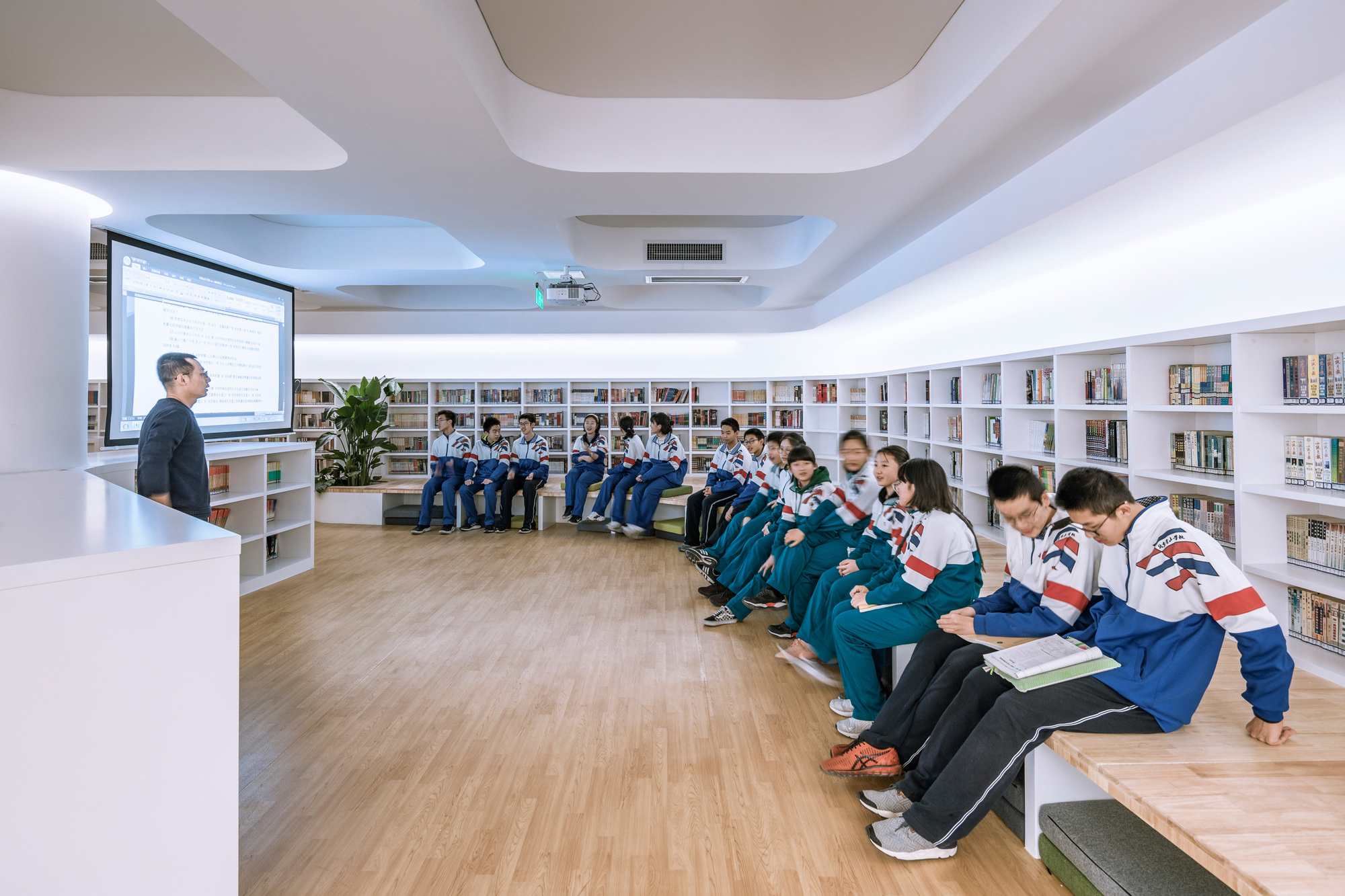 Gallery of Jingshan School Library Renovation / Hui-Yin Design ...