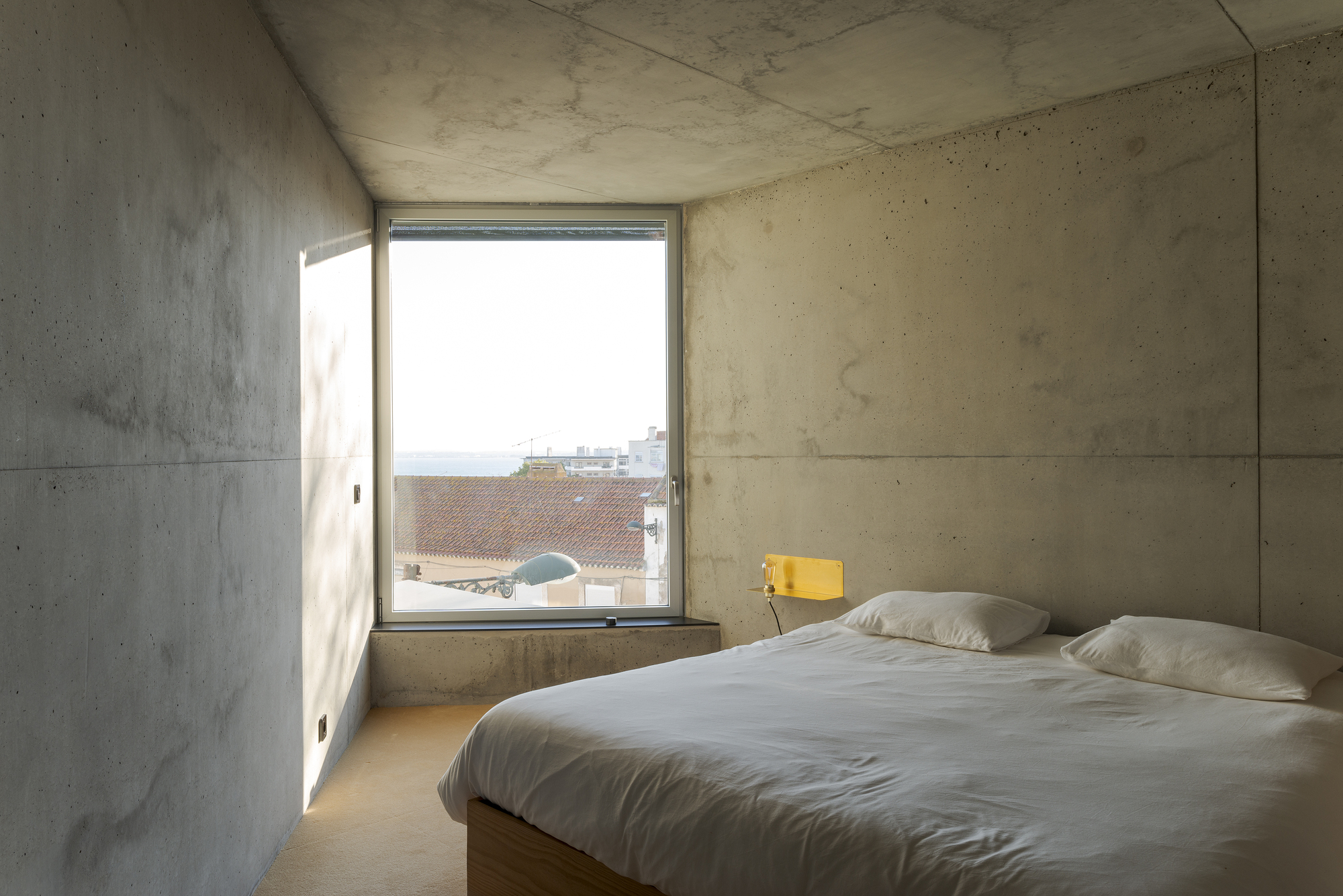 Gallery of Triangular House / STUDIO_LPP - 14