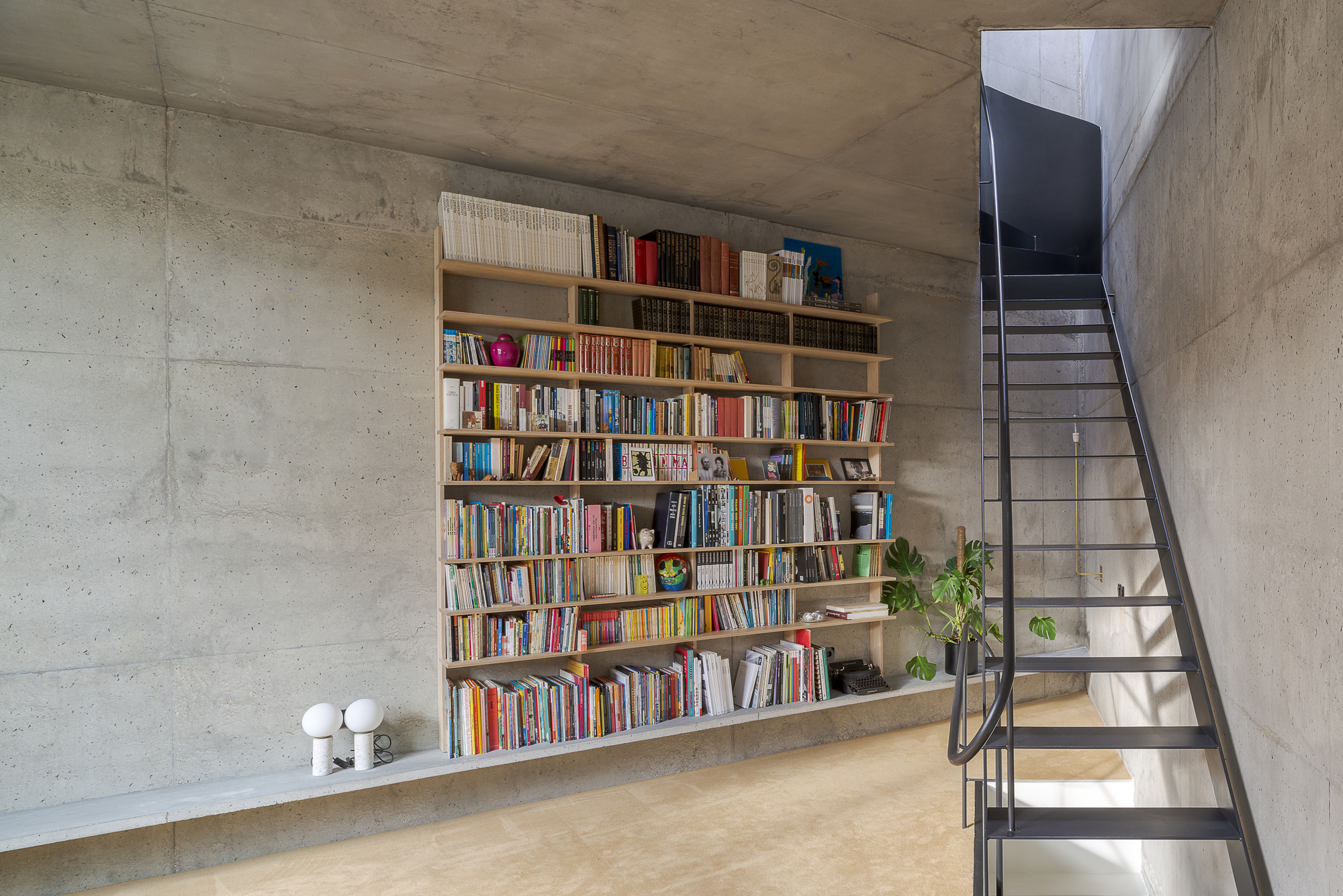 Gallery of Triangular House / STUDIO_LPP - 4