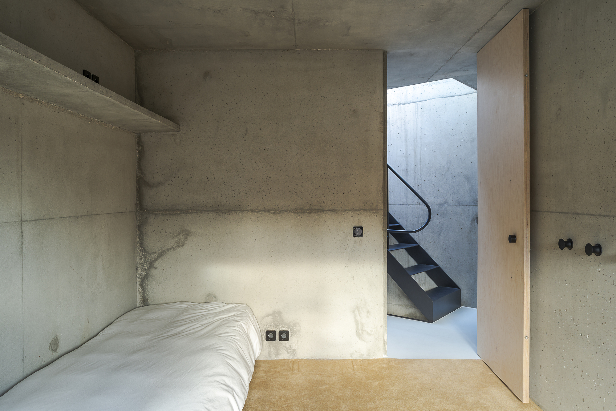 Gallery of Triangular House / STUDIO_LPP - 24