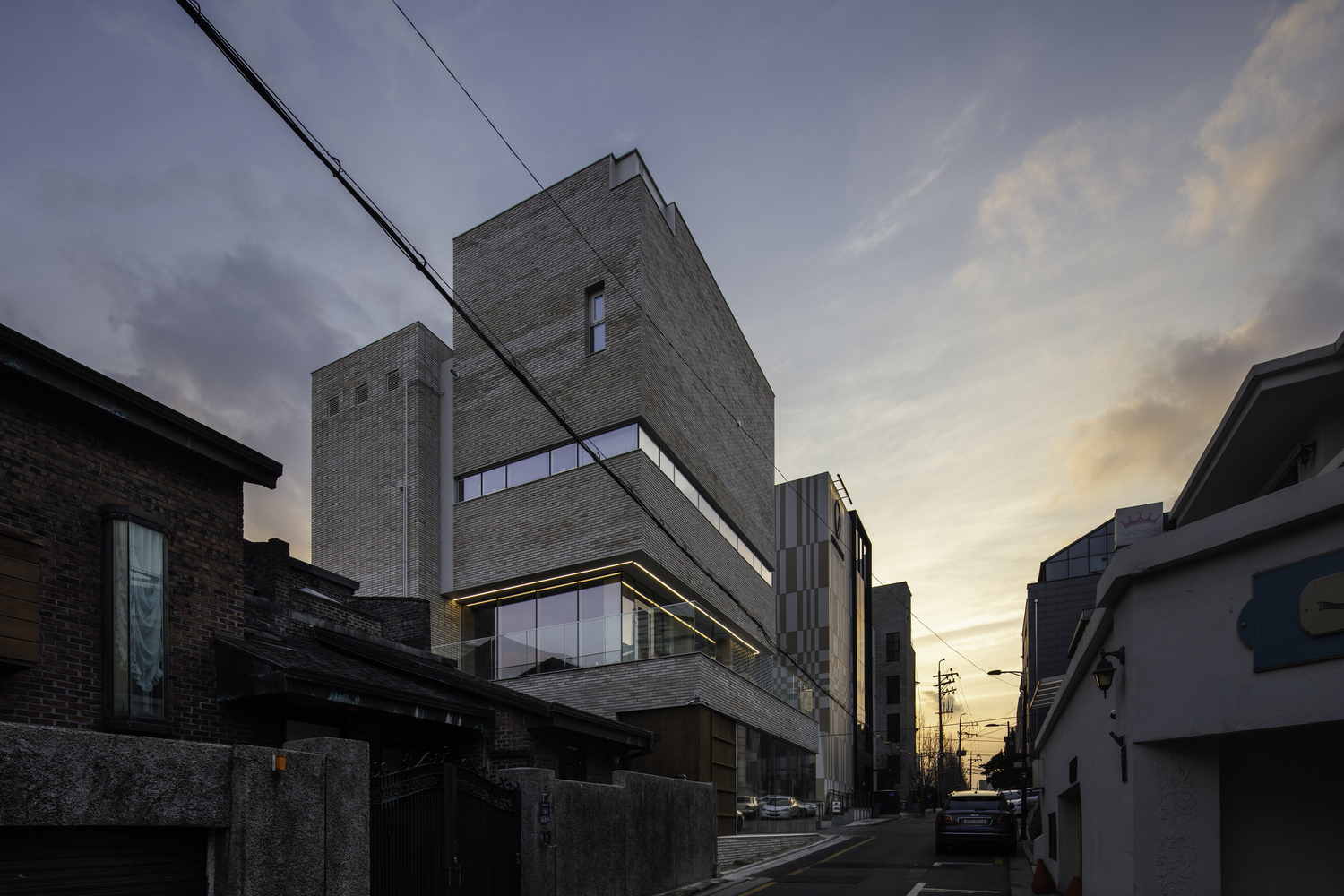 Gallery of Biwon: The Secret Garden House / UTAA - 3