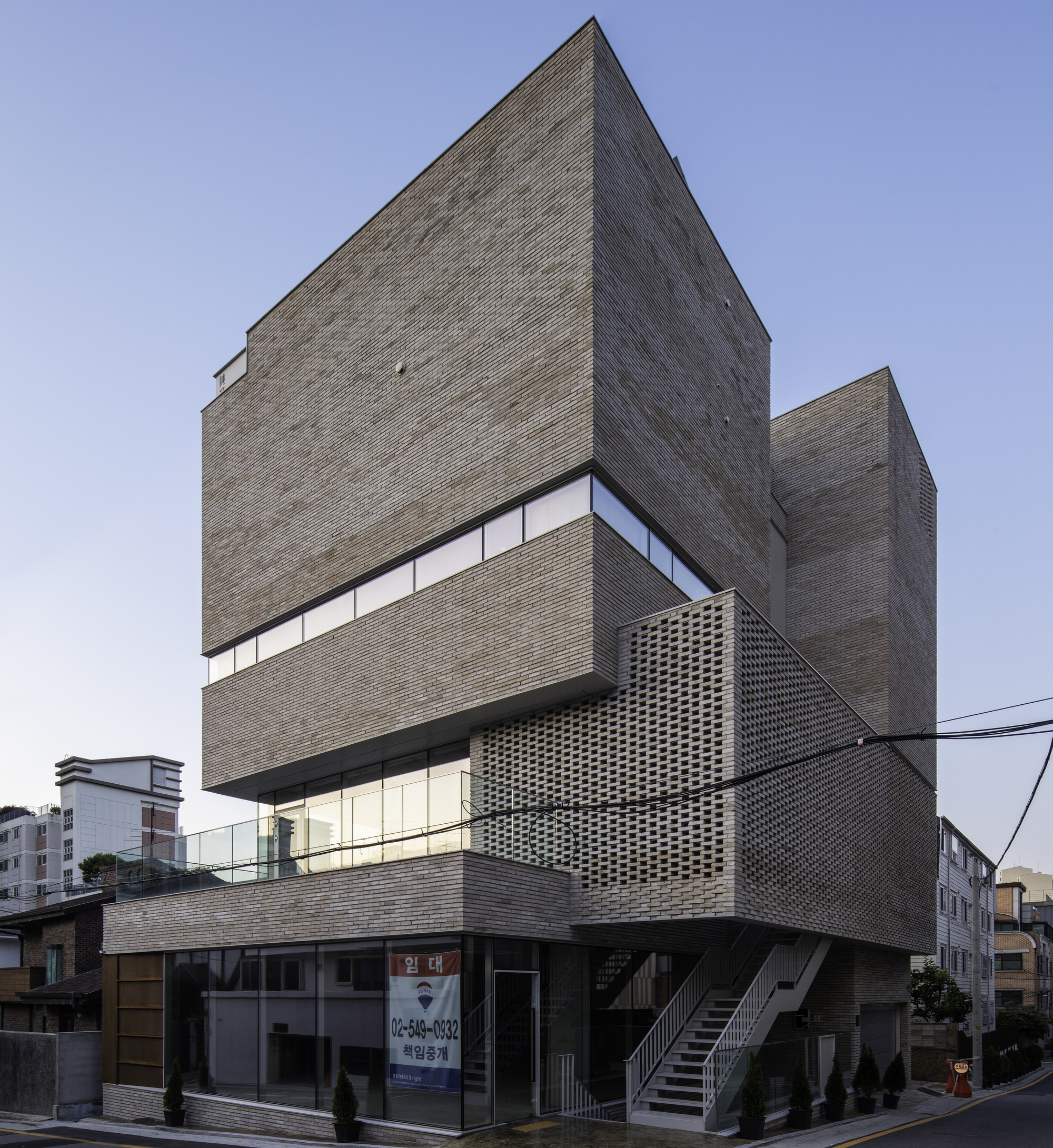 Gallery of Biwon: The Secret Garden House / UTAA - 1