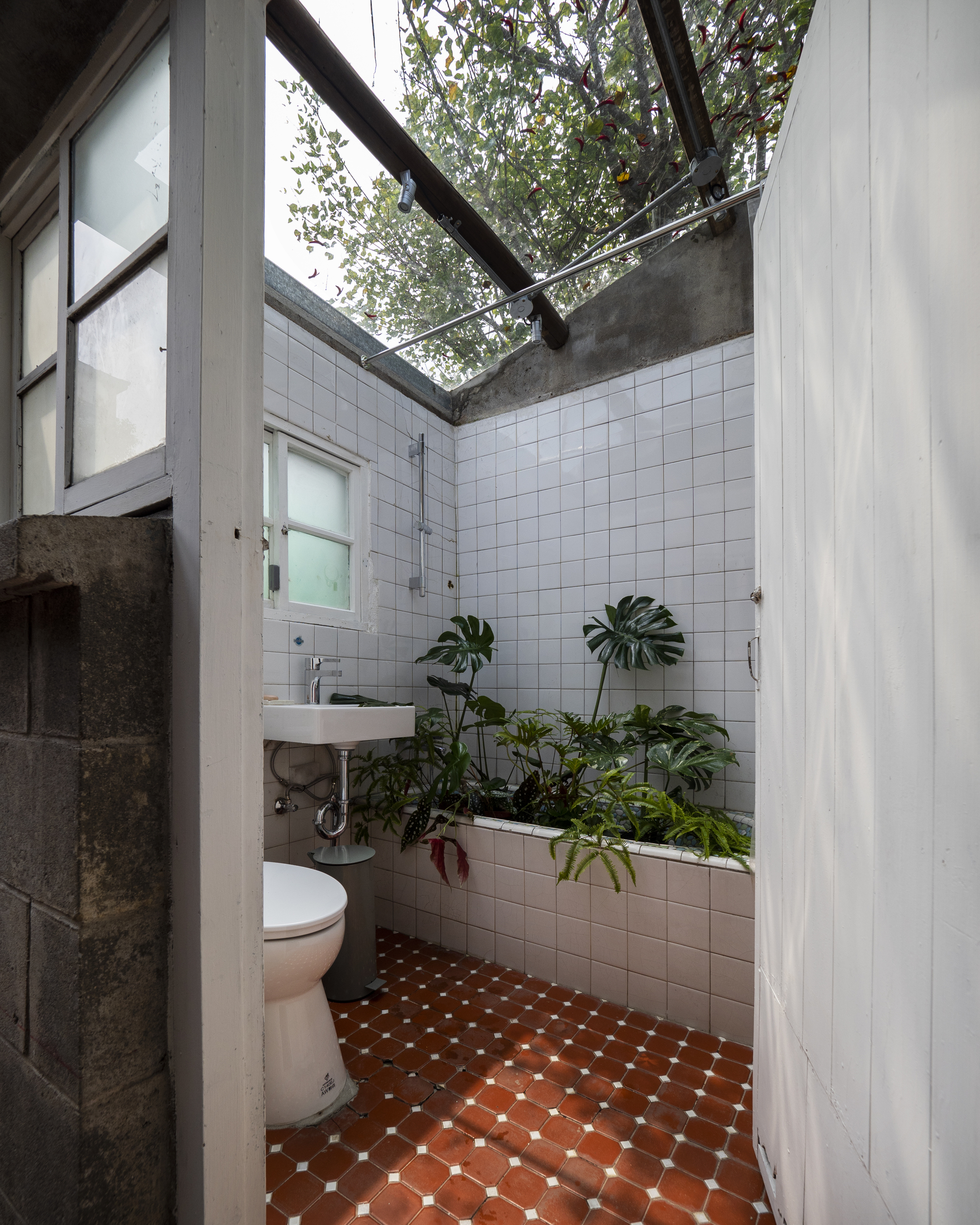 Gallery of Living Lab House / JC Architecture - 30